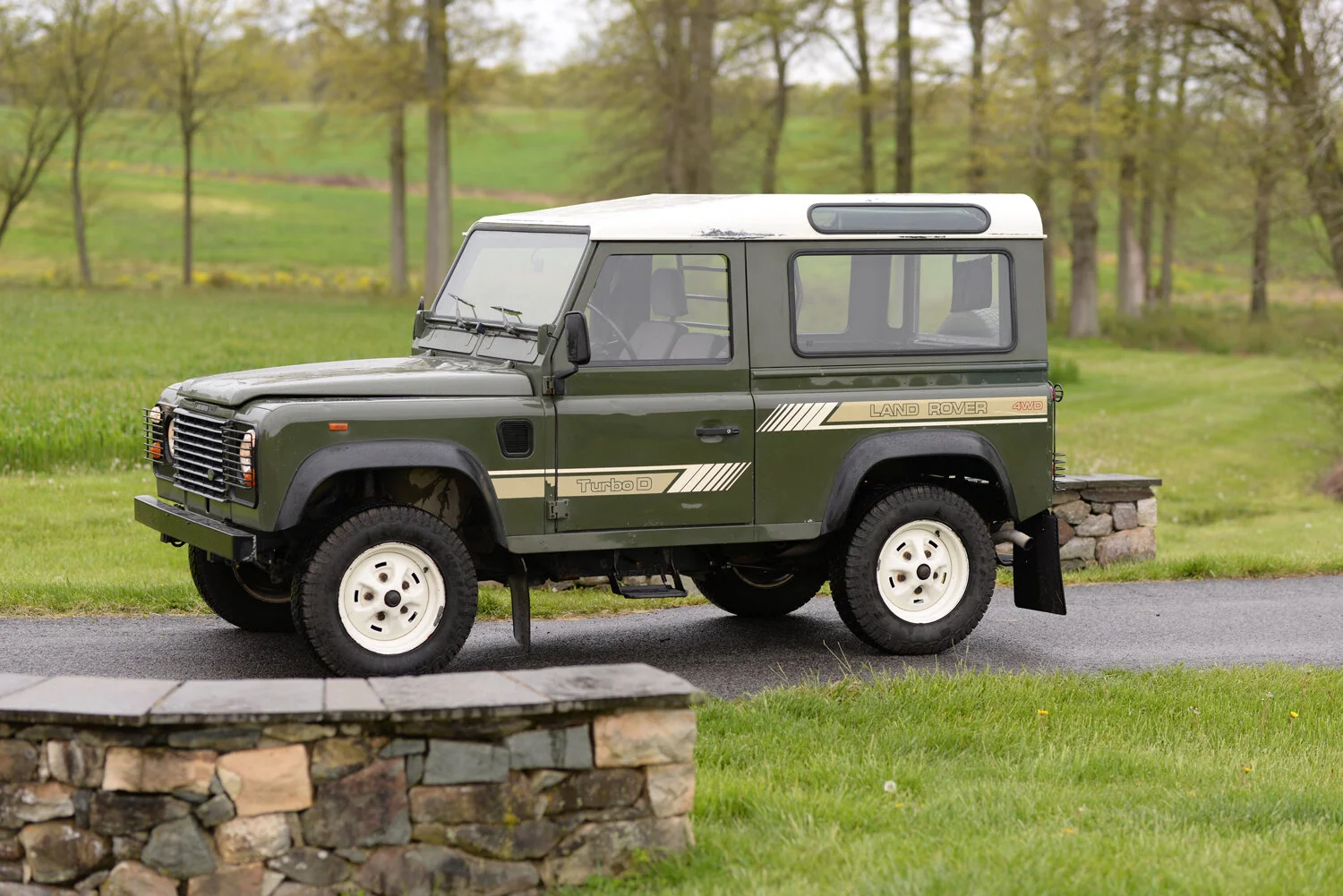 1990 Land Rover Defender 90 - Commonwealth Classics