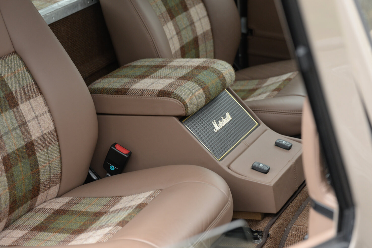 1995 Land Rover Defender 90 - Commonwealth Classics