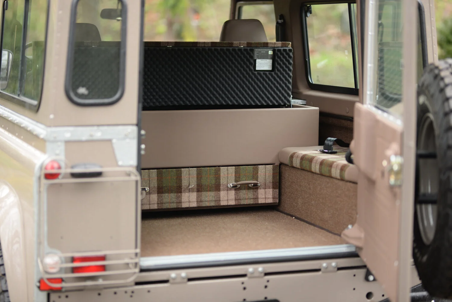 1995 Land Rover Defender 90 - Commonwealth Classics