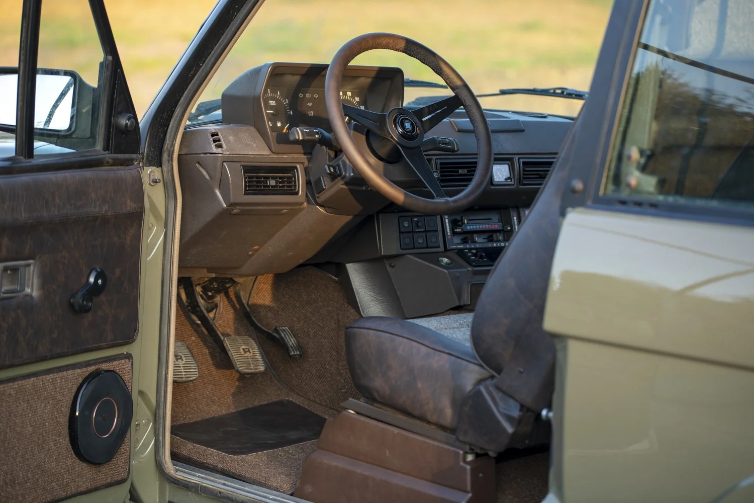 Custom Land Rover Range Rover Classic - Commonwealth Classics
