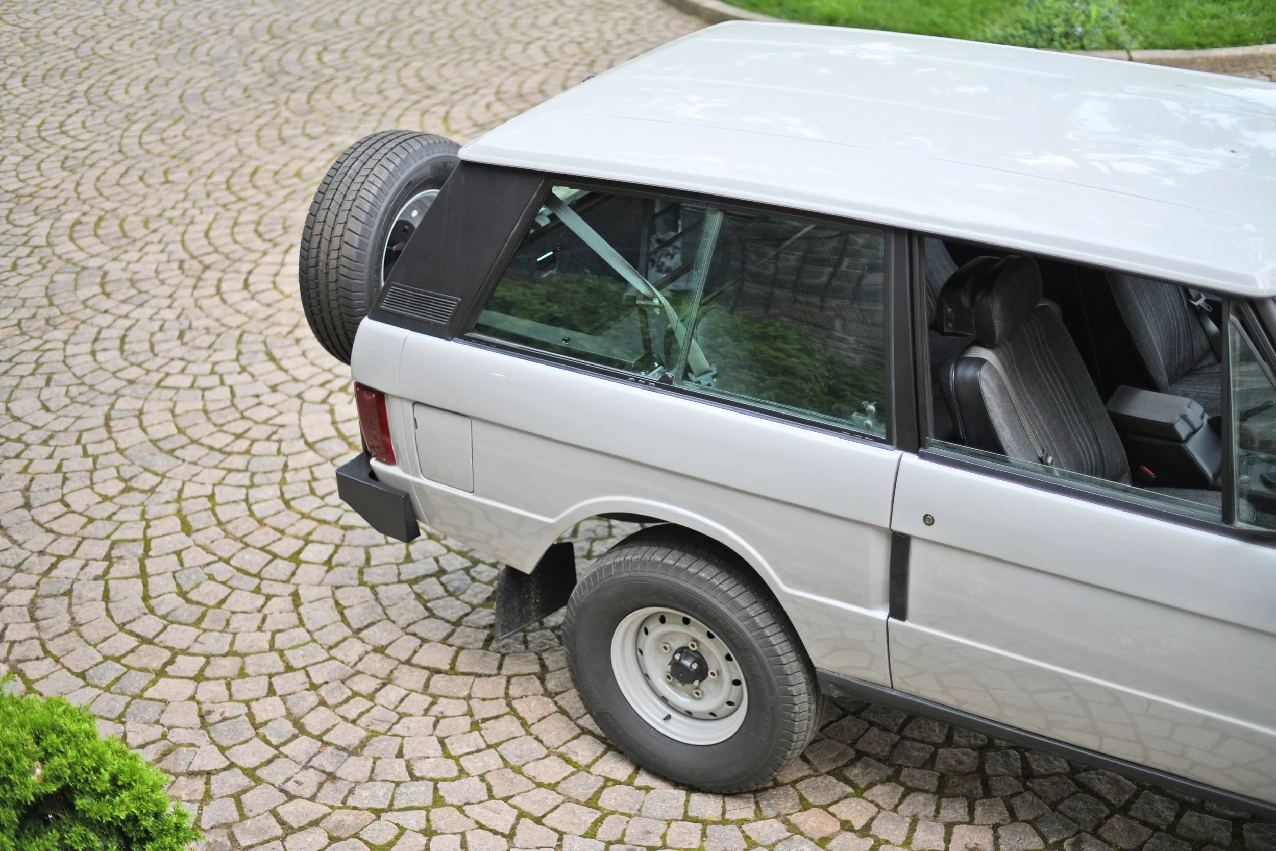 Restored two door Range Rover Classic - Commonwealth Classics