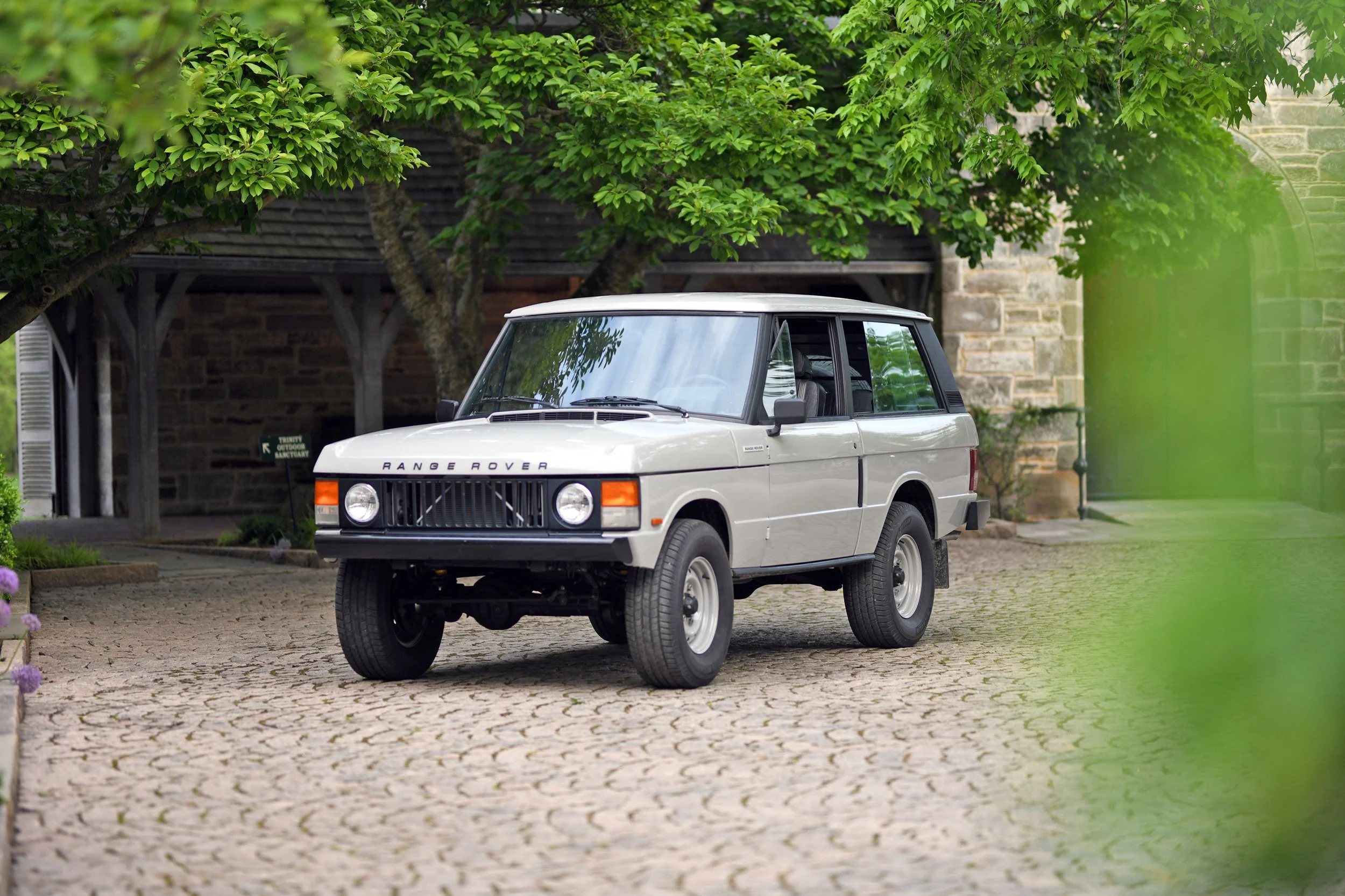Restored two door Range Rover Classic - Commonwealth Classics