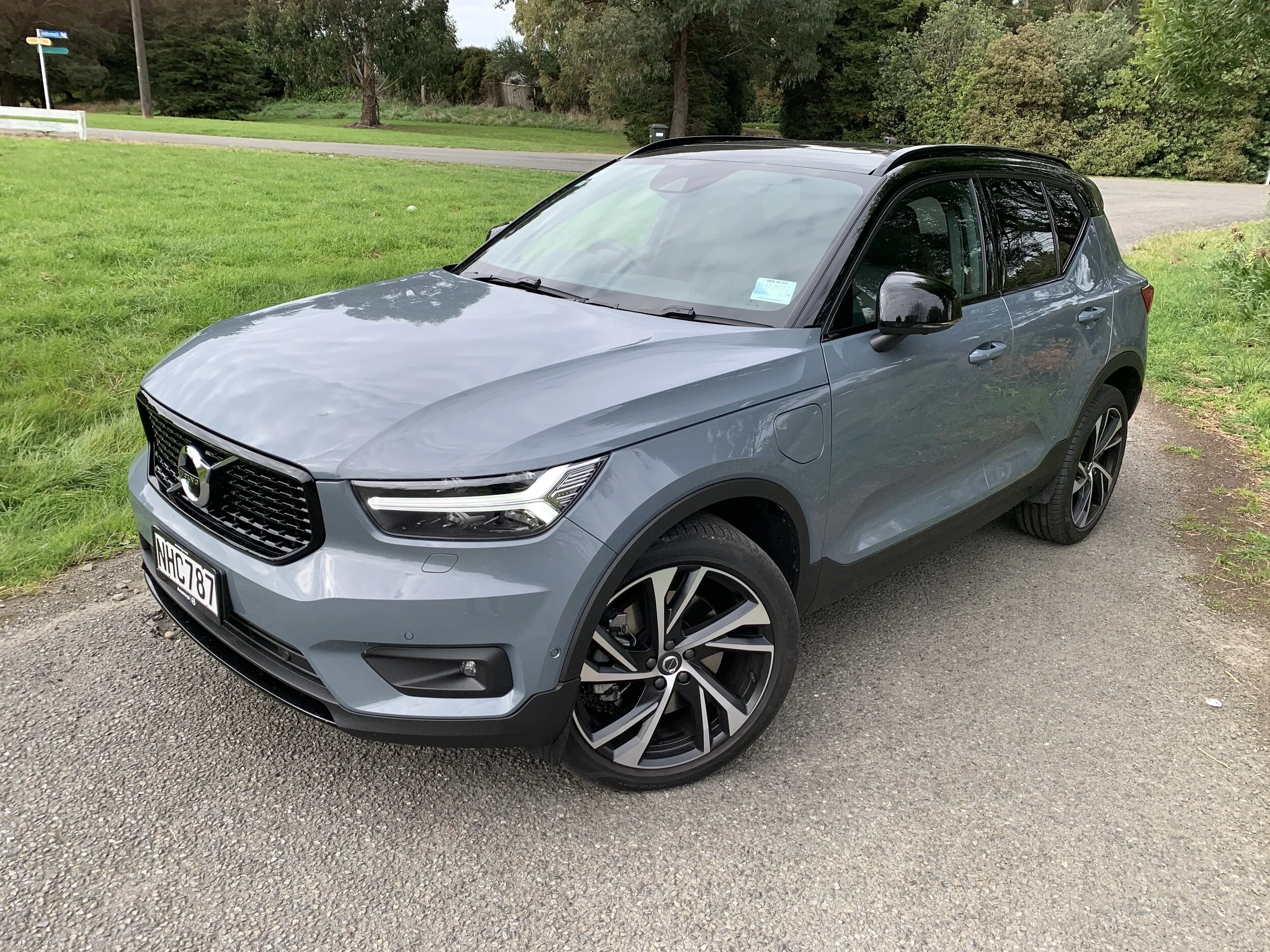 Volvo XC40 Recharge PHEV review: Easy to plug — Motoringnz