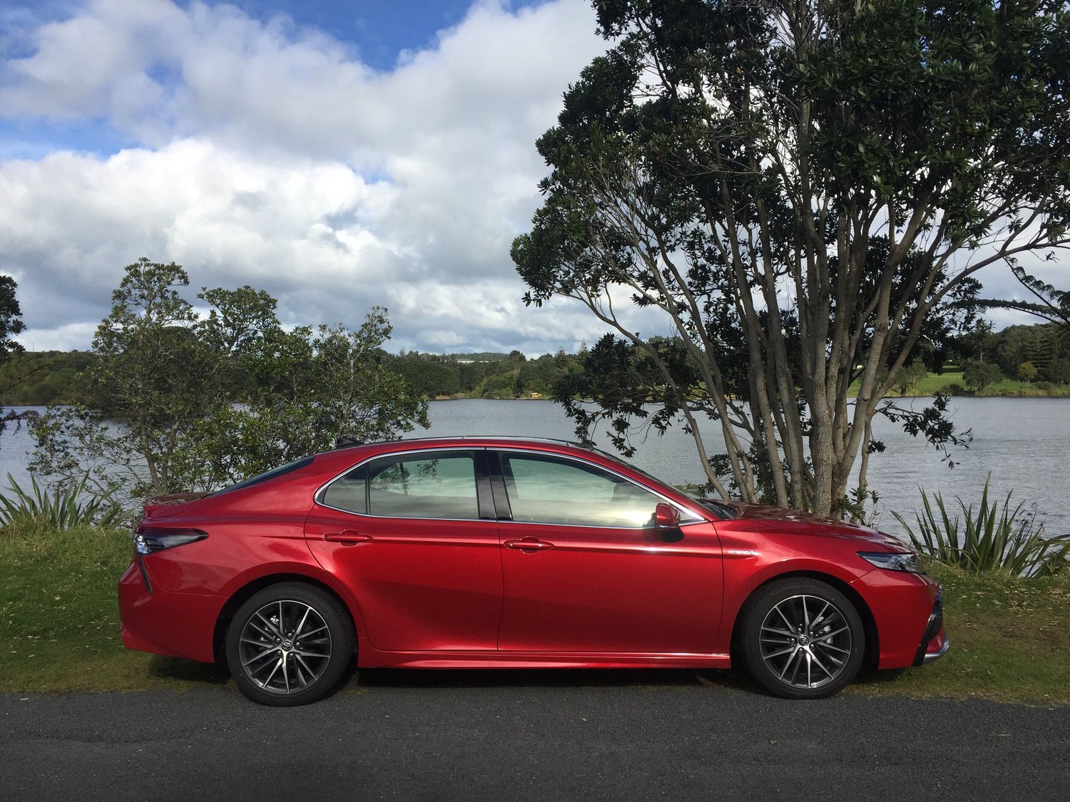 Toyota Camry hybrid review: The sedan that deserves better — Motoringnz