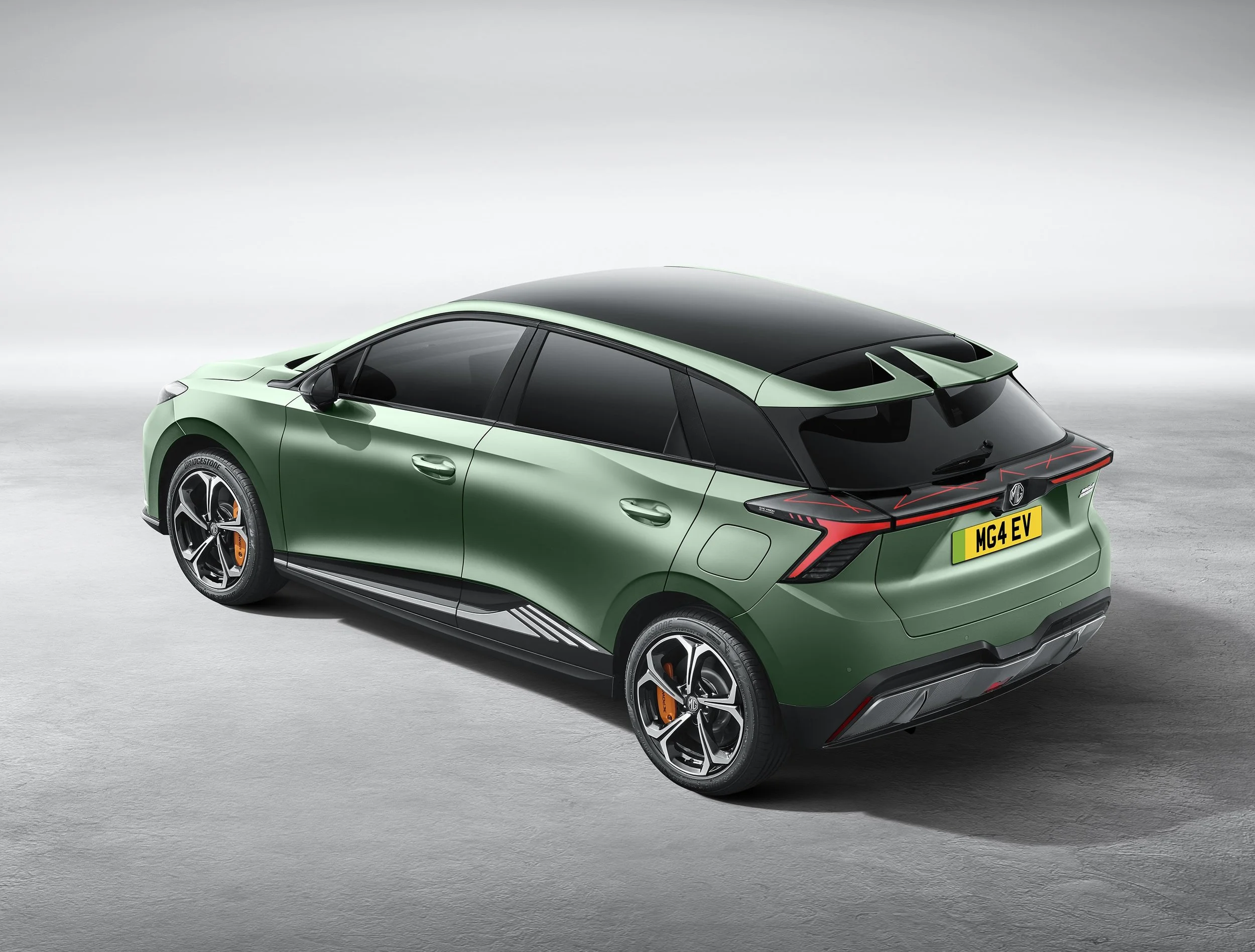 MG4 XPower lays down budget battery brawn challenge — Motoringnz