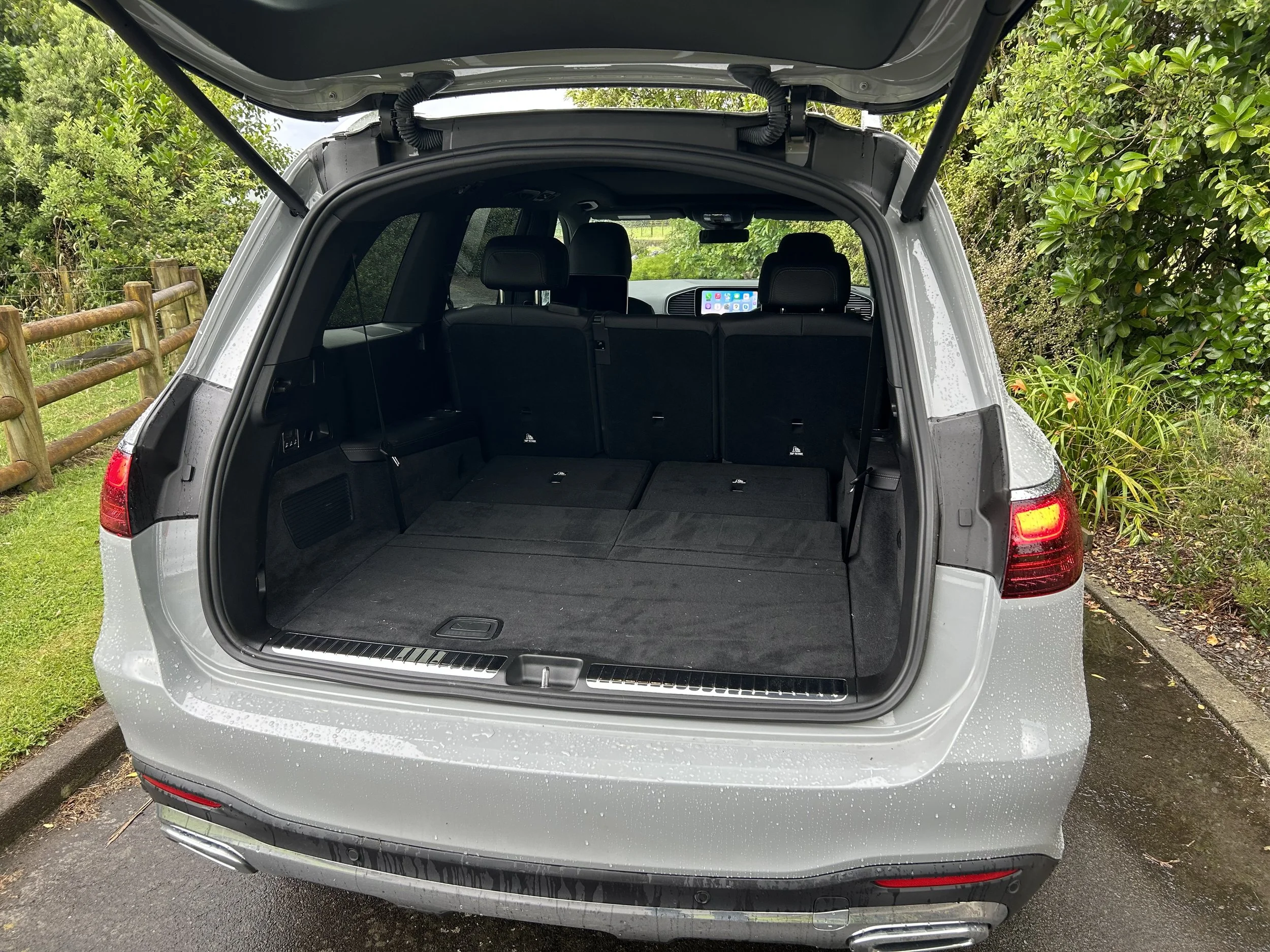 Mercedes-Benz GLS 450d: Highest command — Motoringnz
