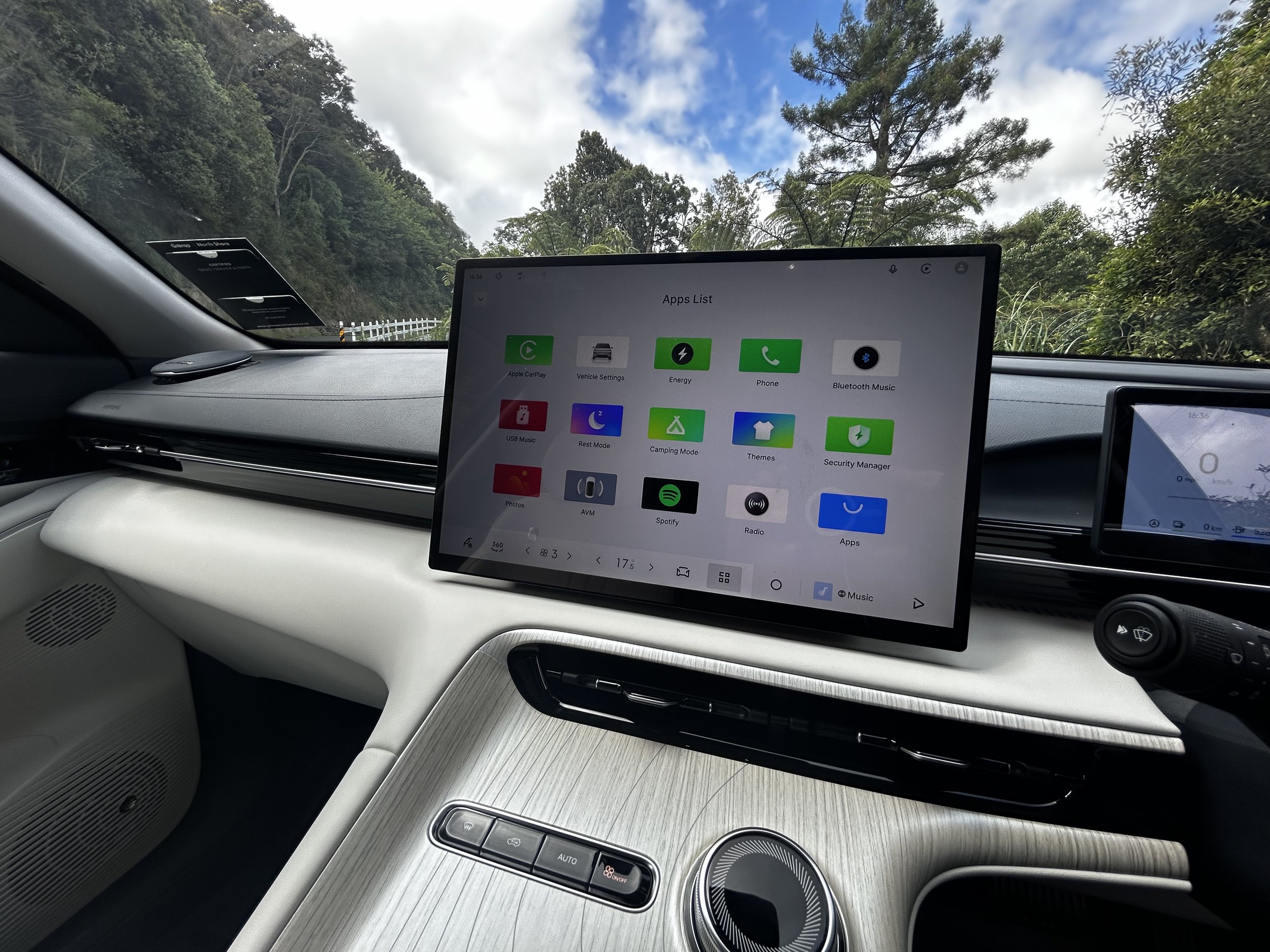 Geely Starray EM-i road test review: Solid but no supernova — Motoringnz