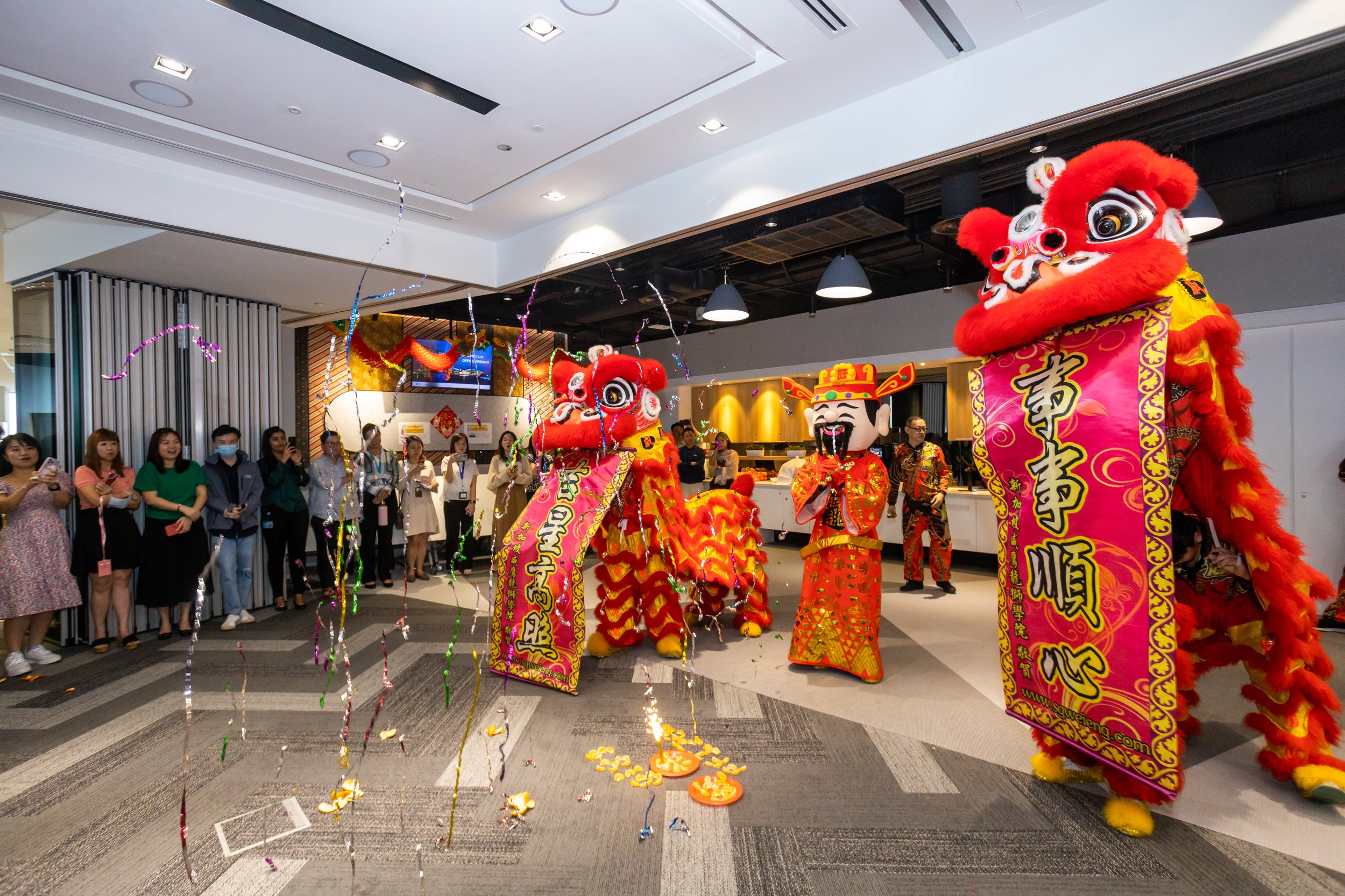 Singapore Lion Dance & Dragon Dance Troupe (SGWEIENG) - Singapore Lion ...