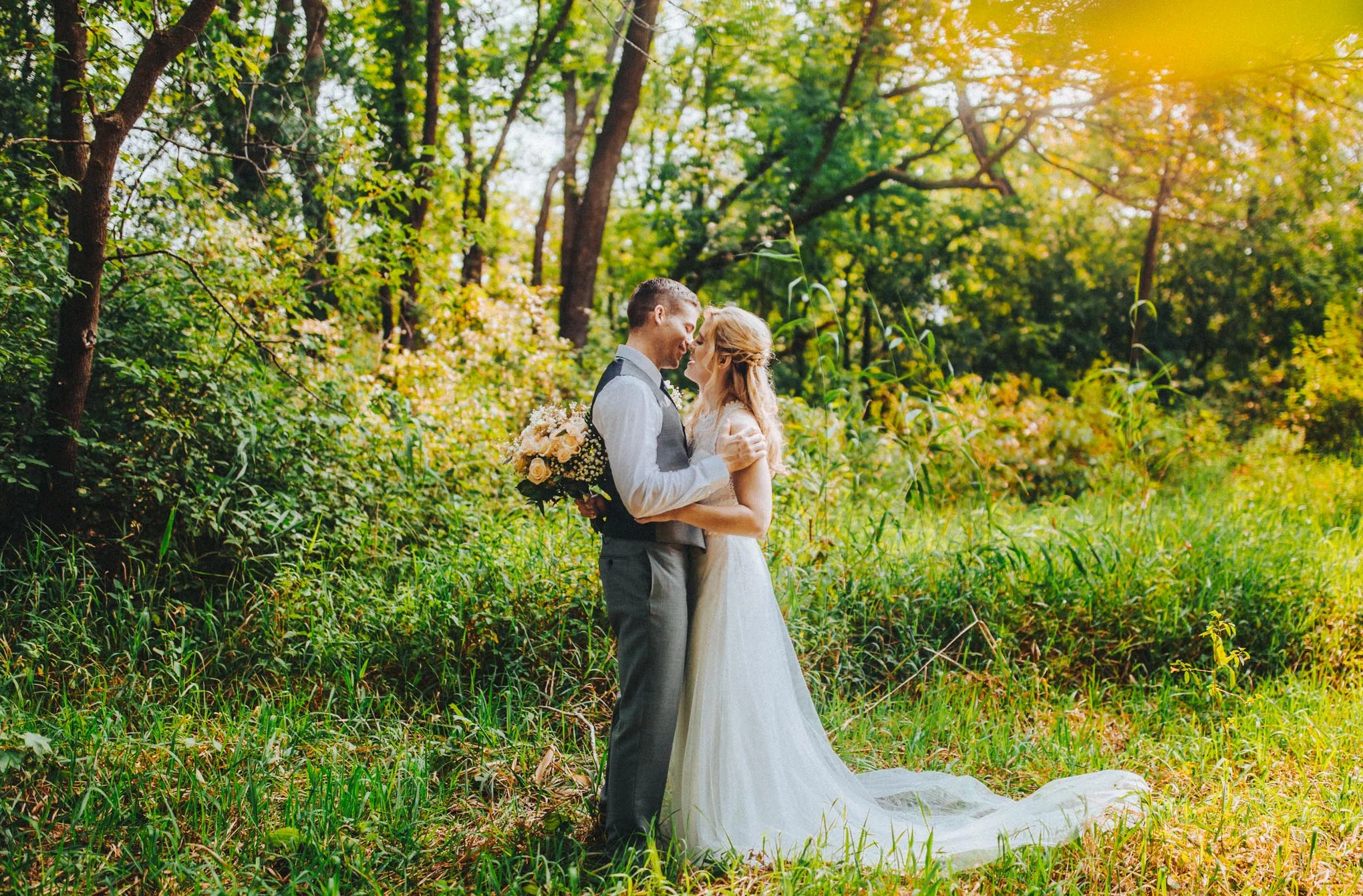 Jessica & Johnny // A Vibrant and Warm Wedding in Minnesota — Bryden ...