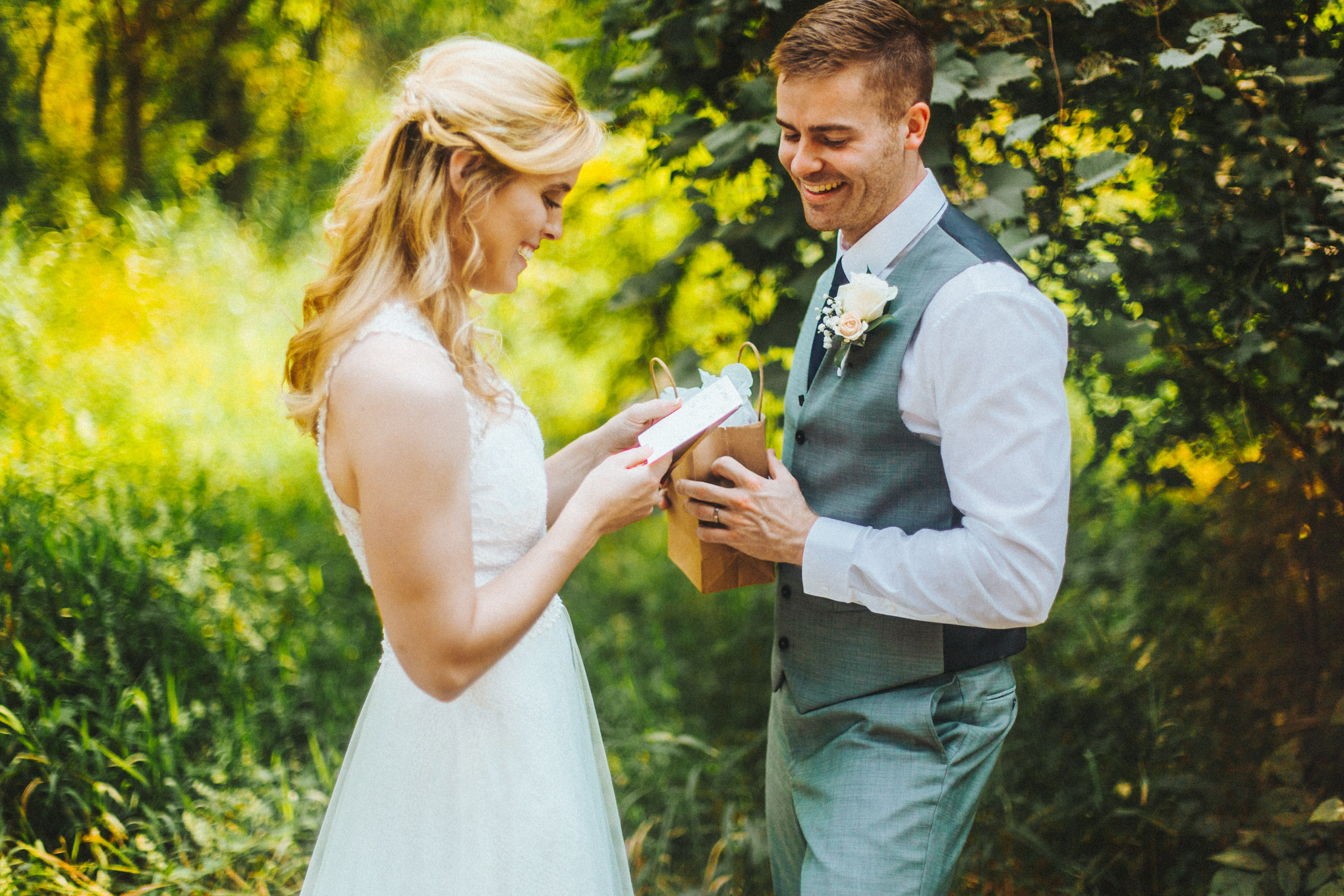 Jessica & Johnny // A Vibrant and Warm Wedding in Minnesota — Bryden ...