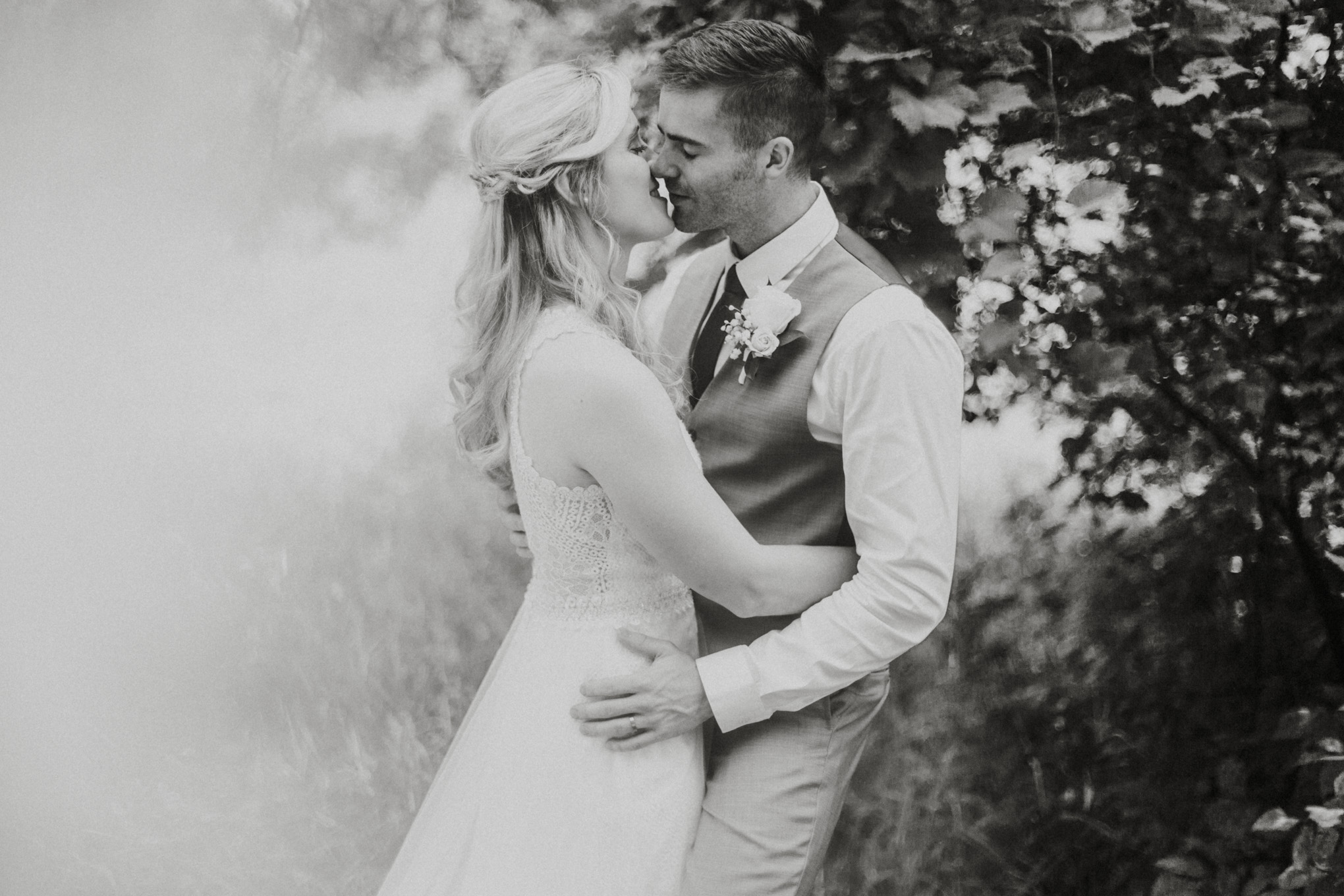 Jessica & Johnny // A Vibrant and Warm Wedding in Minnesota — Bryden ...