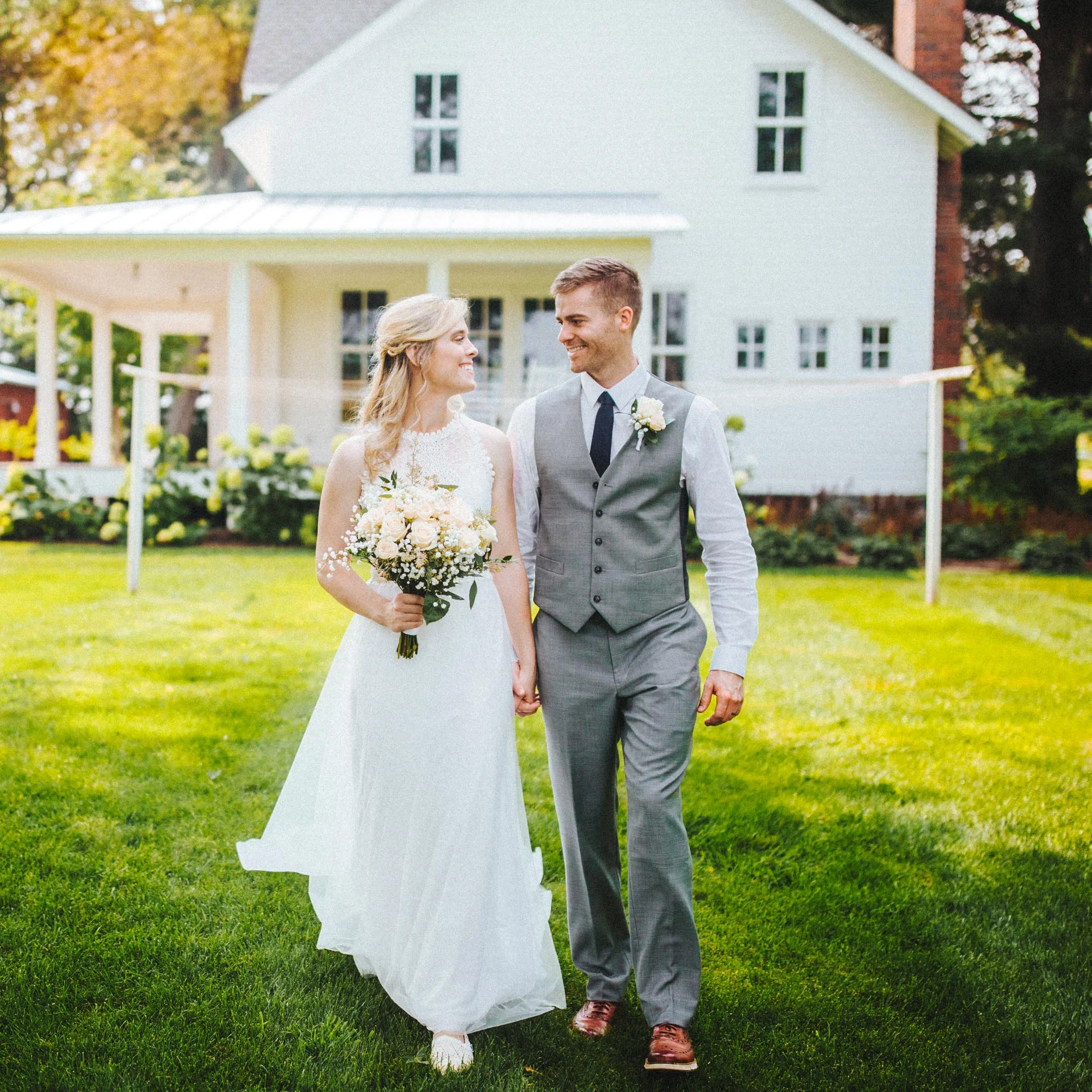 Jessica & Johnny // A Vibrant and Warm Wedding in Minnesota — Bryden ...