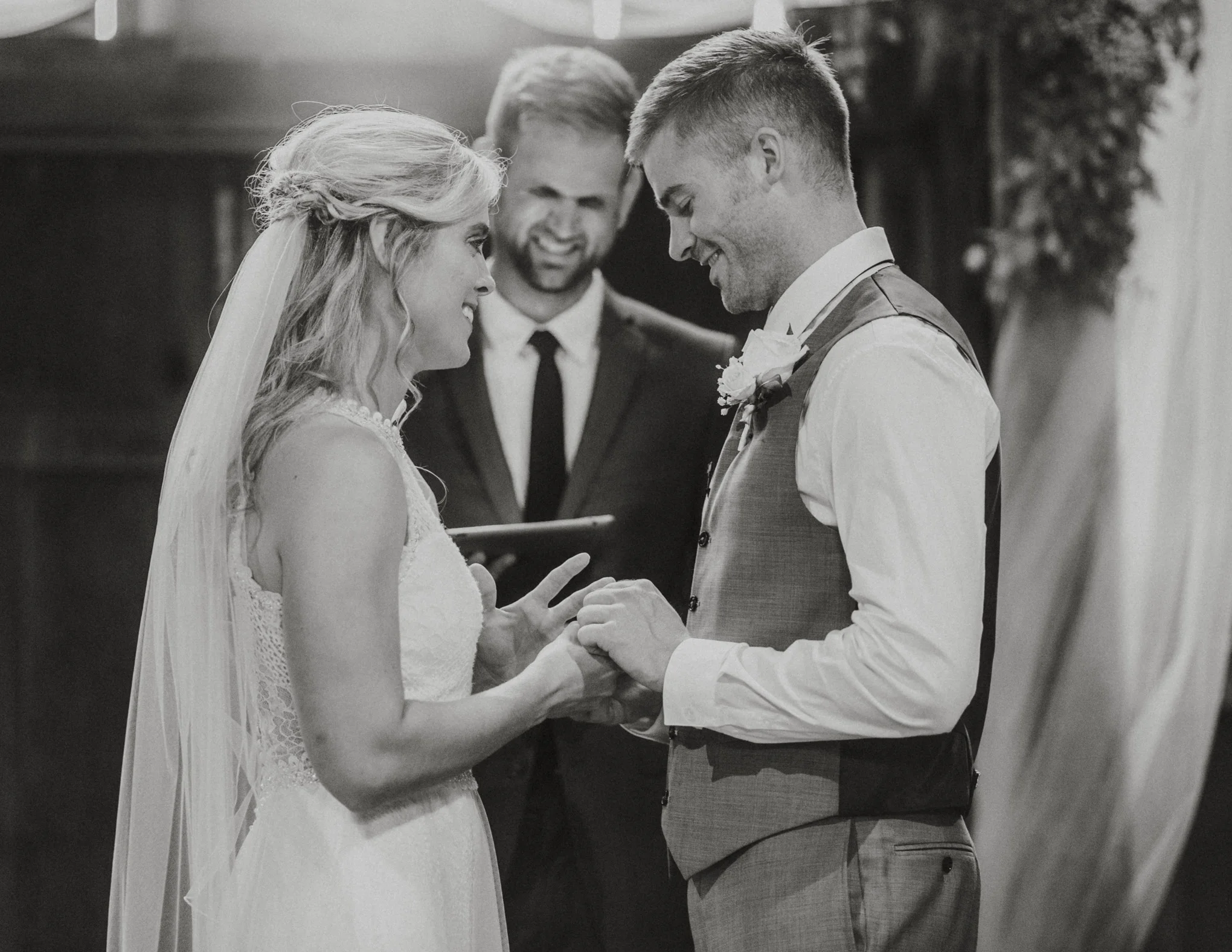 Jessica & Johnny // A Vibrant and Warm Wedding in Minnesota — Bryden ...