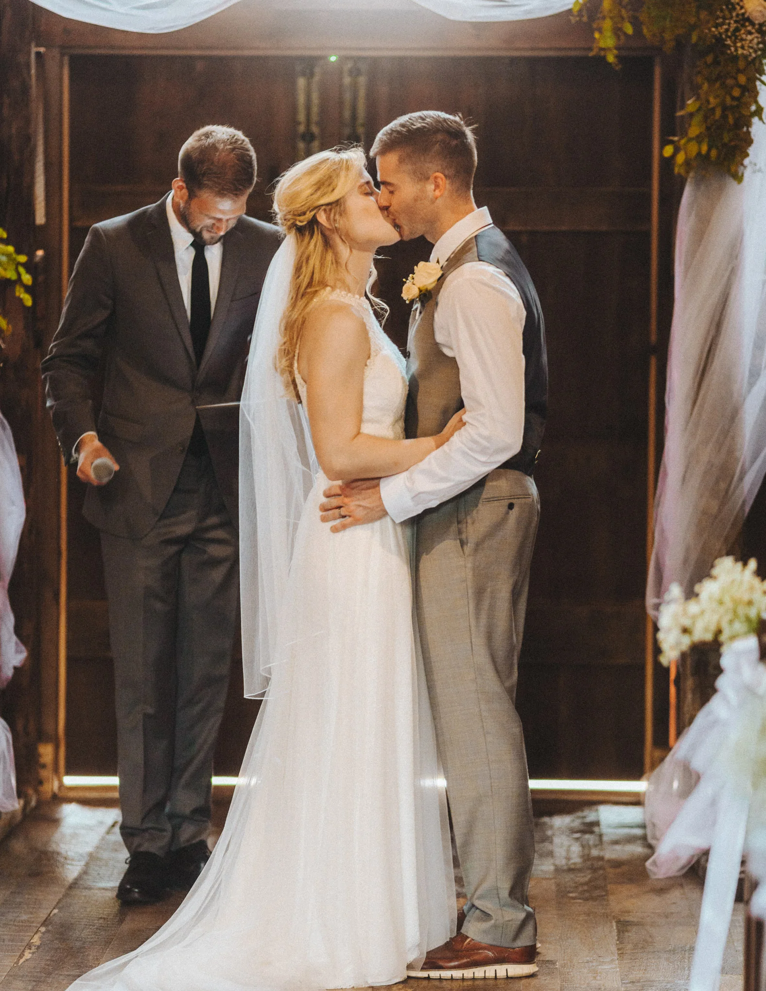 Jessica & Johnny // A Vibrant and Warm Wedding in Minnesota — Bryden ...