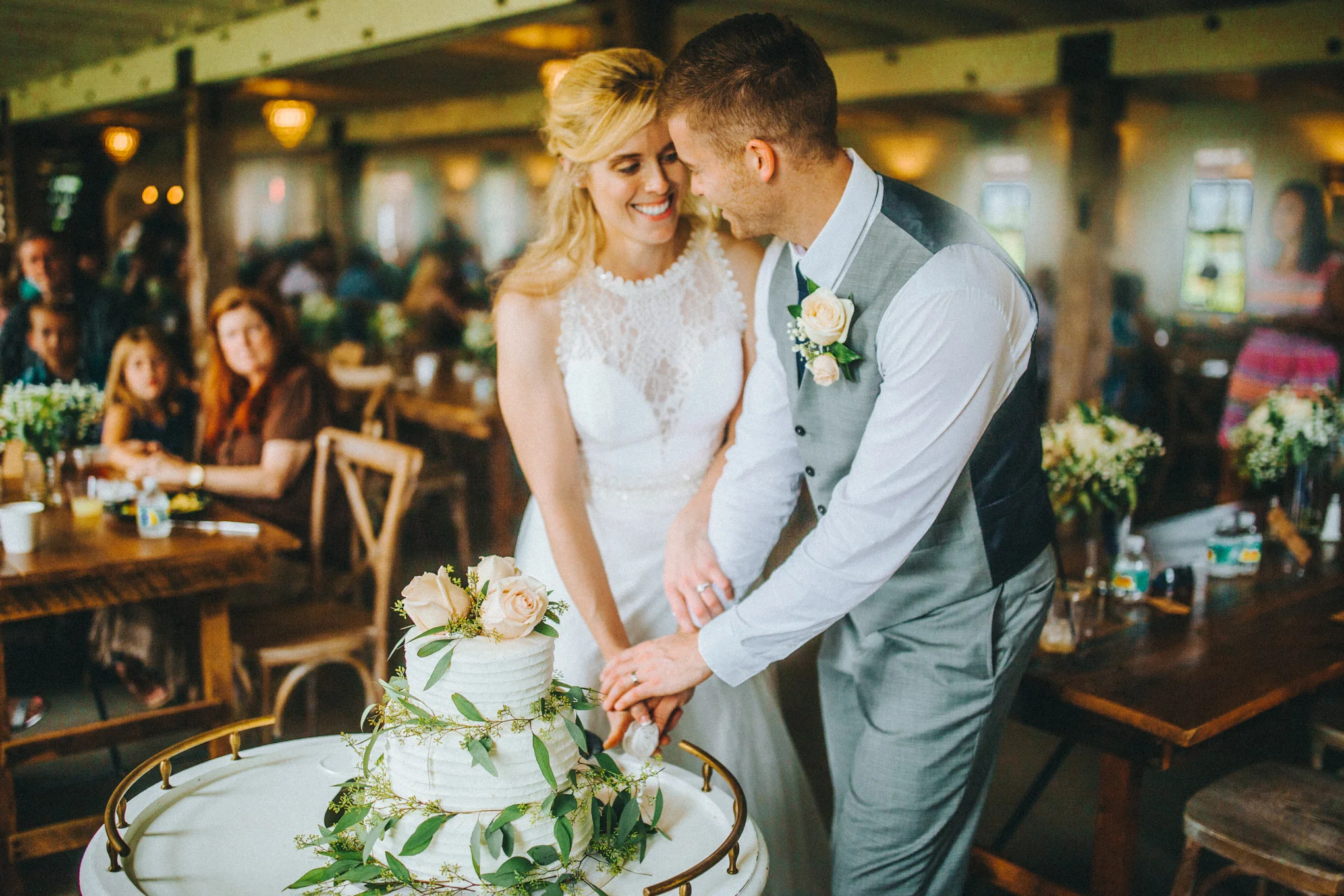 Jessica & Johnny // A Vibrant and Warm Wedding in Minnesota — Bryden ...