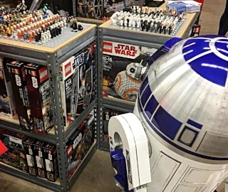 Kids Entertainment | LEGO Collectibles | Builder Lounge | Rouge Brick