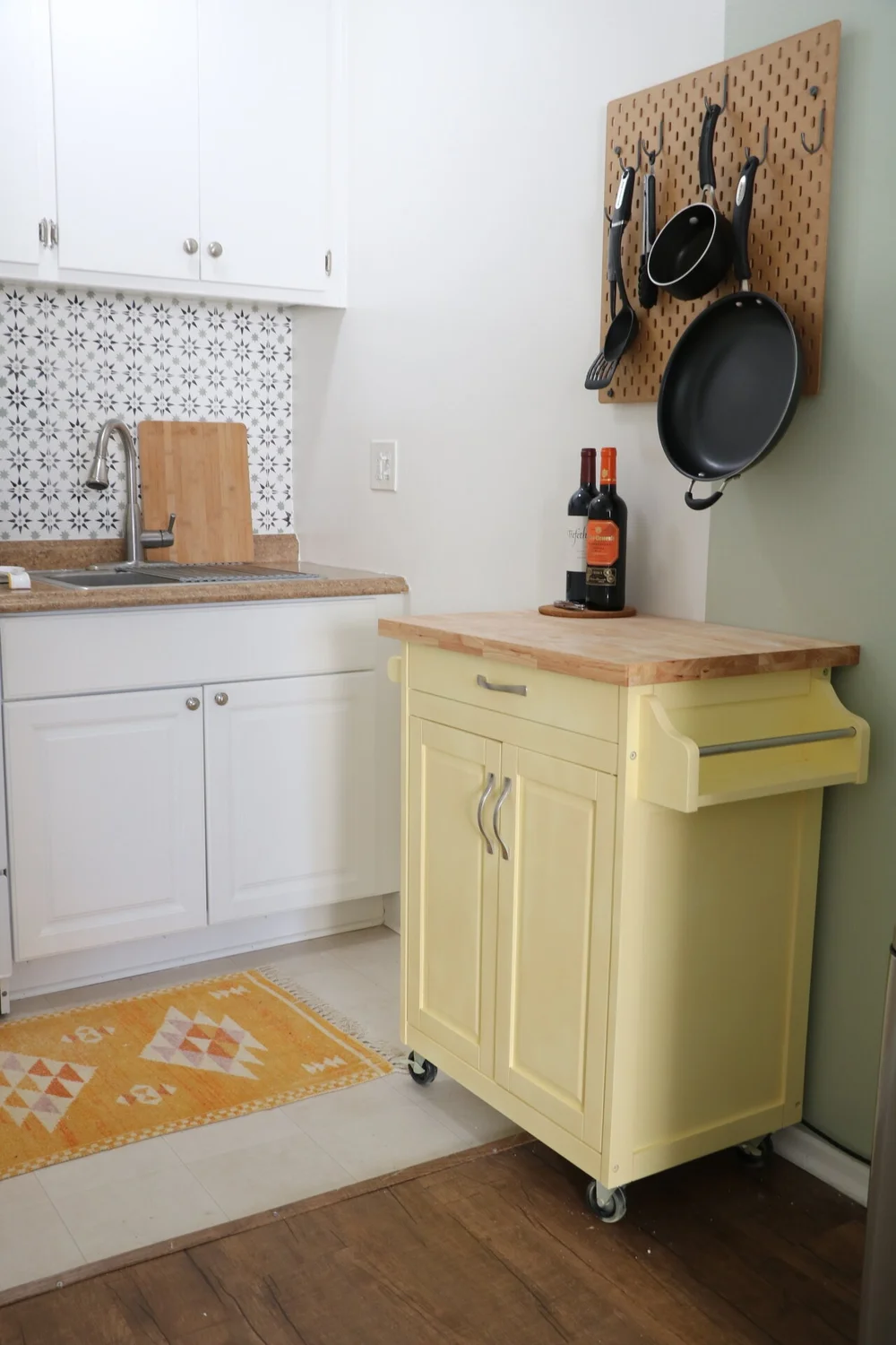 How to Make a Tiny Kitchen Work — DIY DARLING