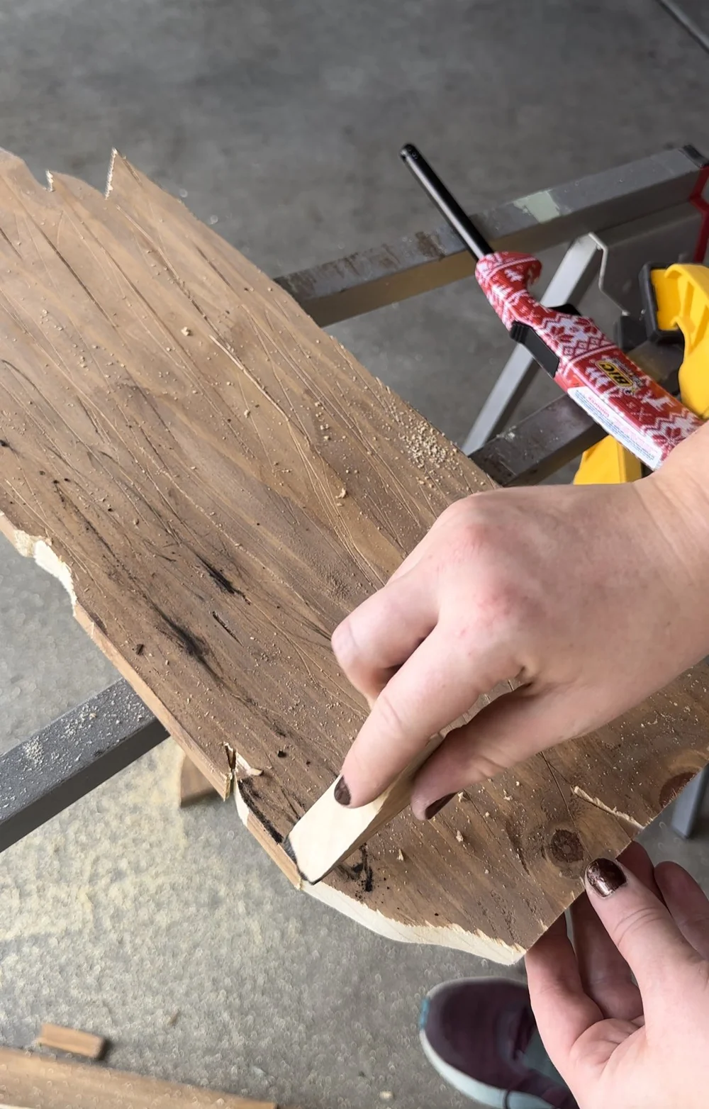 DIY Haunted House Sign — DIY DARLING