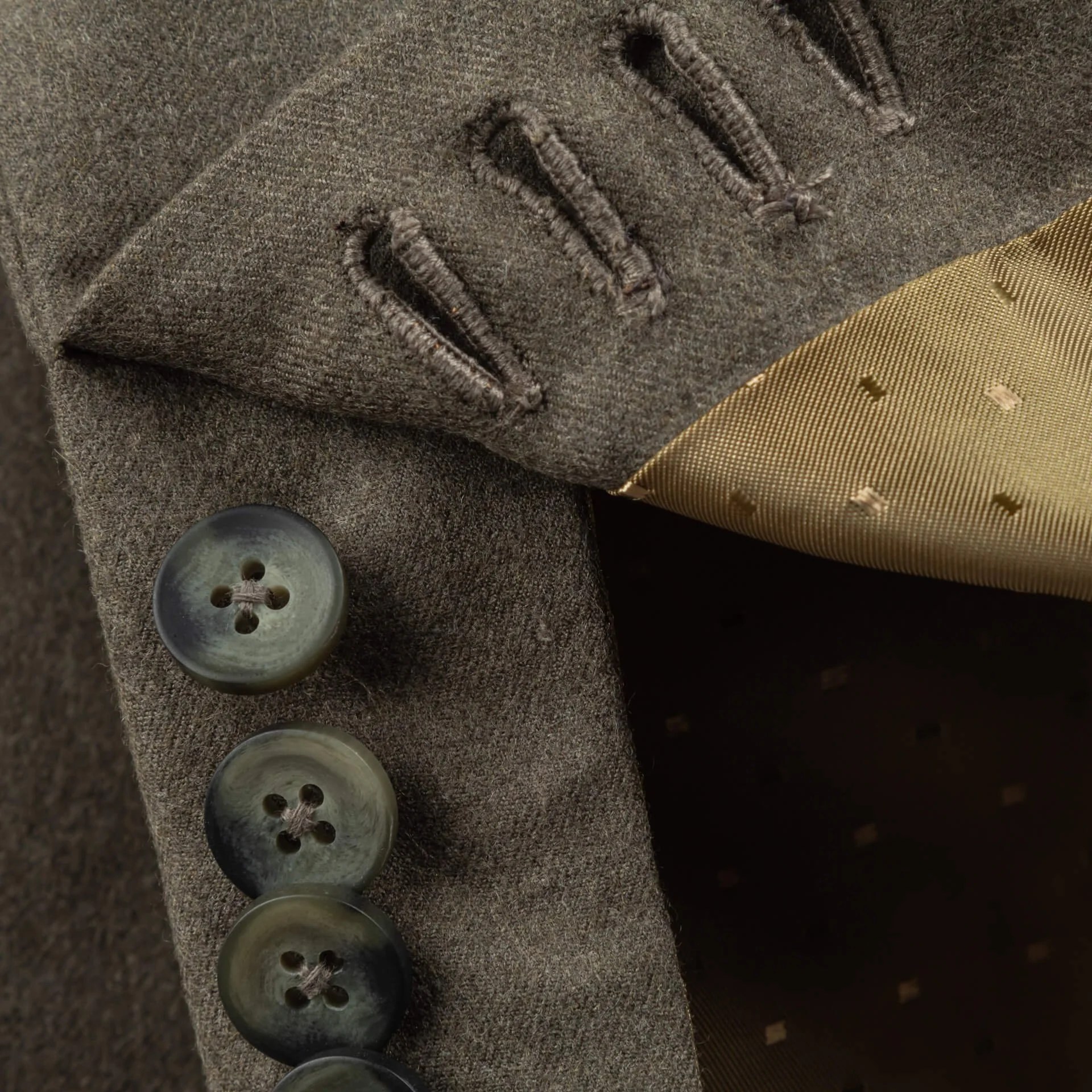 A Timeless Wedding Suit in Natural Tones: Elegance and Versatility ...