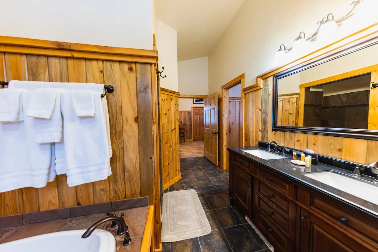 River View Cabins — Quinn's Hot Springs Resort