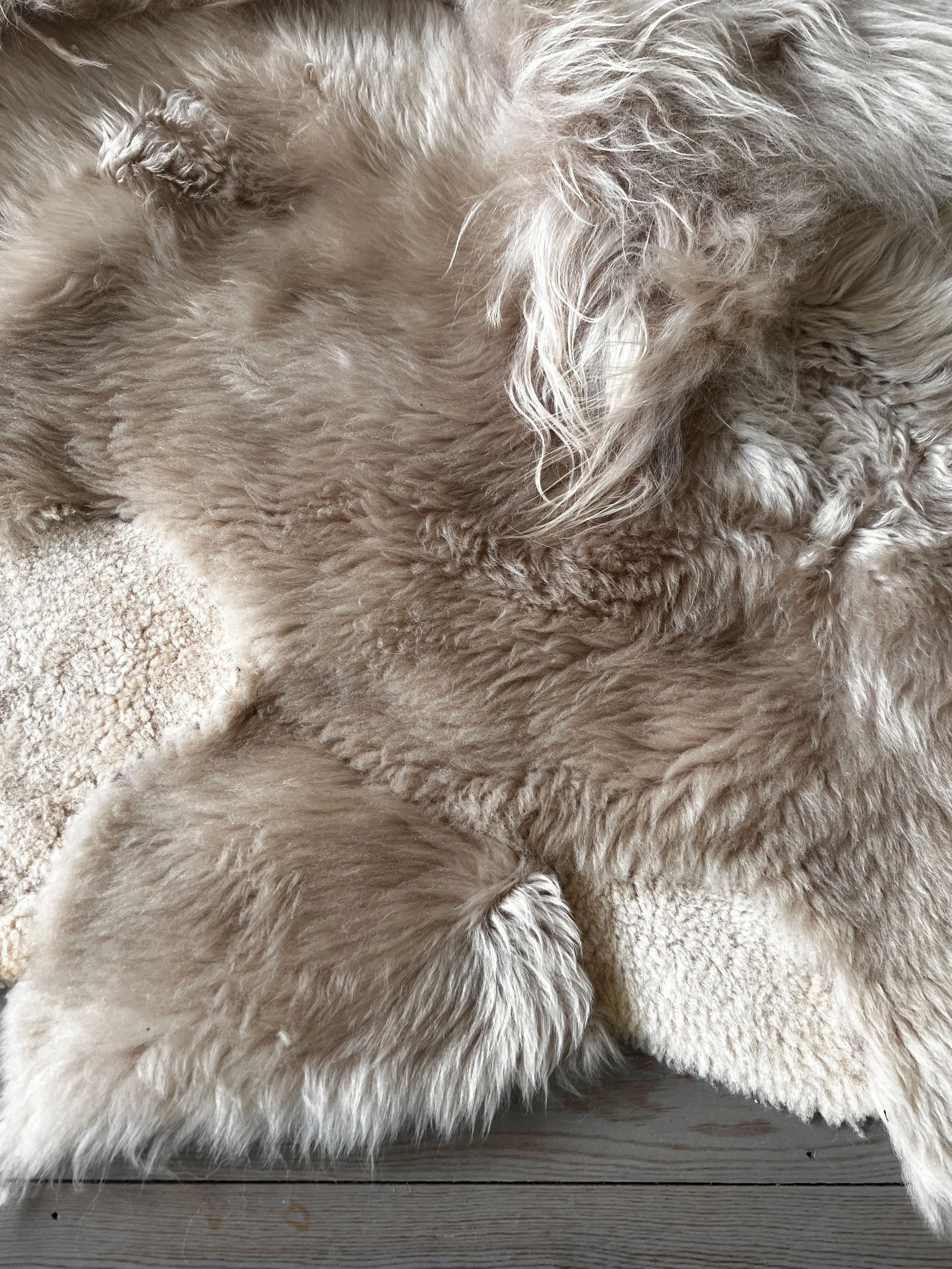 FÅR - Unique sheepskin rugs and interior objects. - RUGS