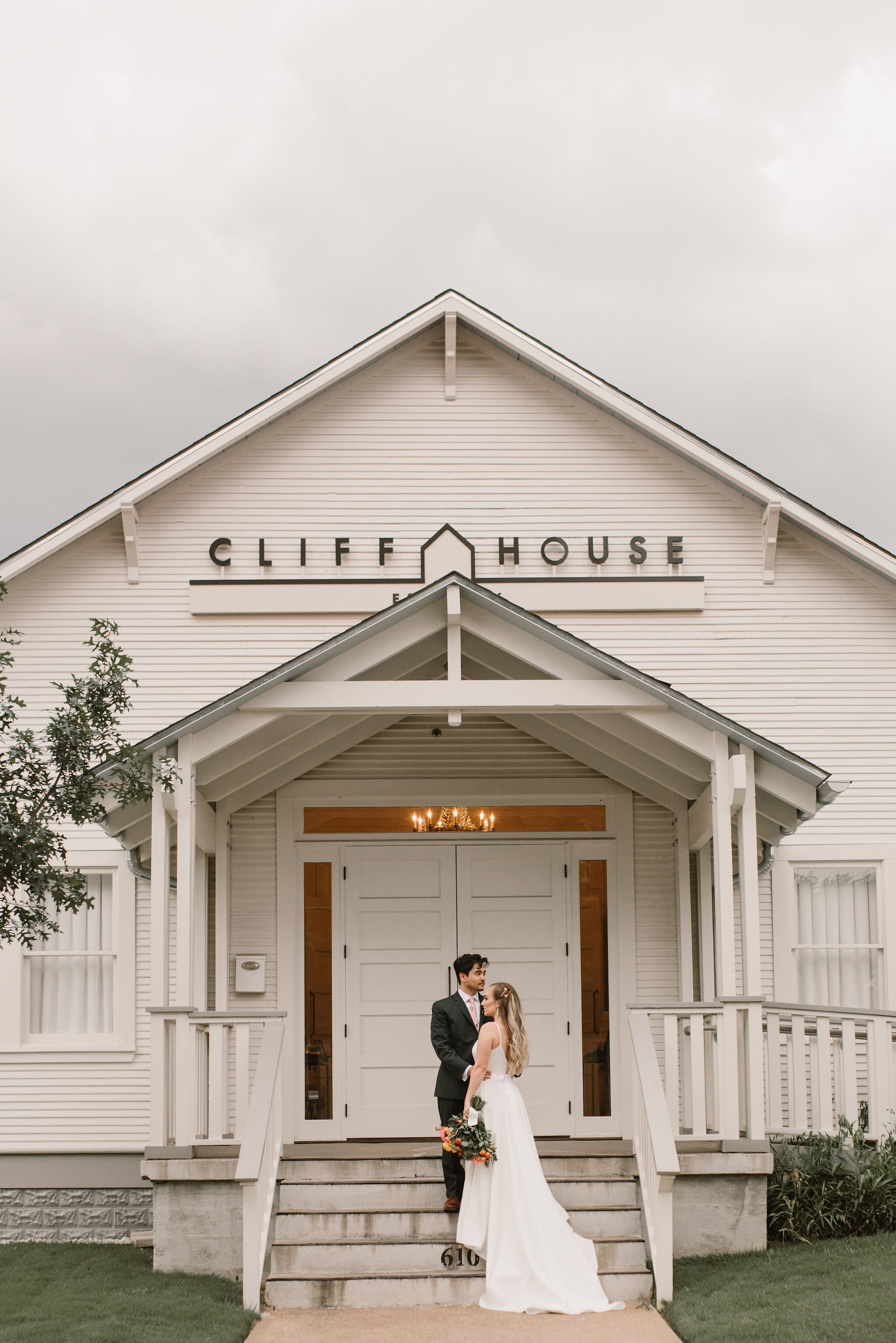 Weddings at the cliff house | Beachweddingtips.com