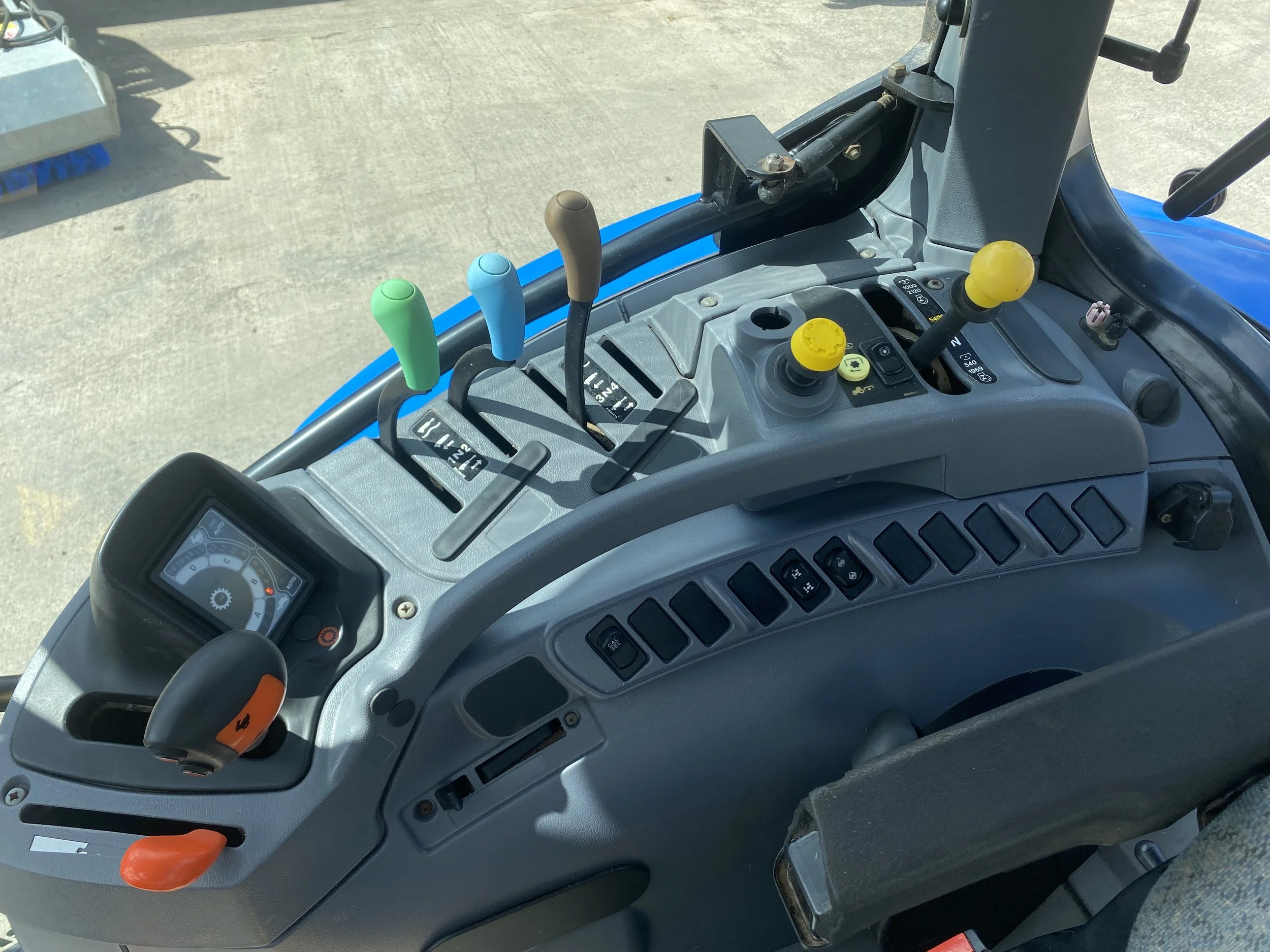 New Holland T6030 — DEAL