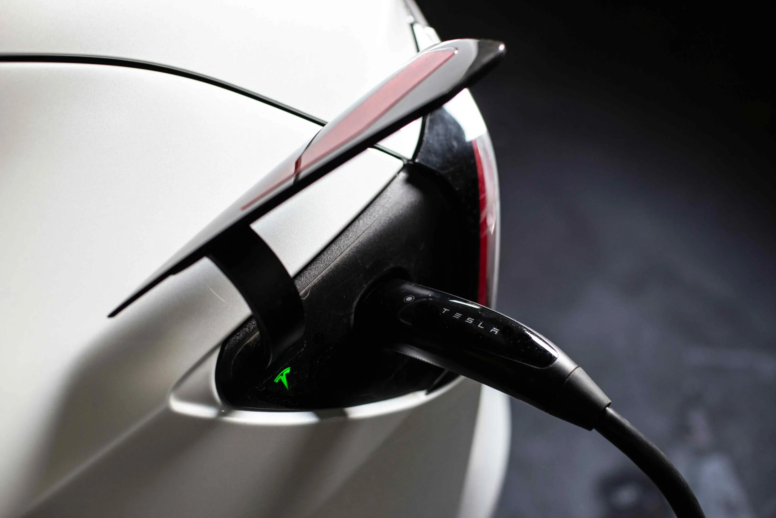 Difference between Tethered and Untethered EV Chargers | Elecology