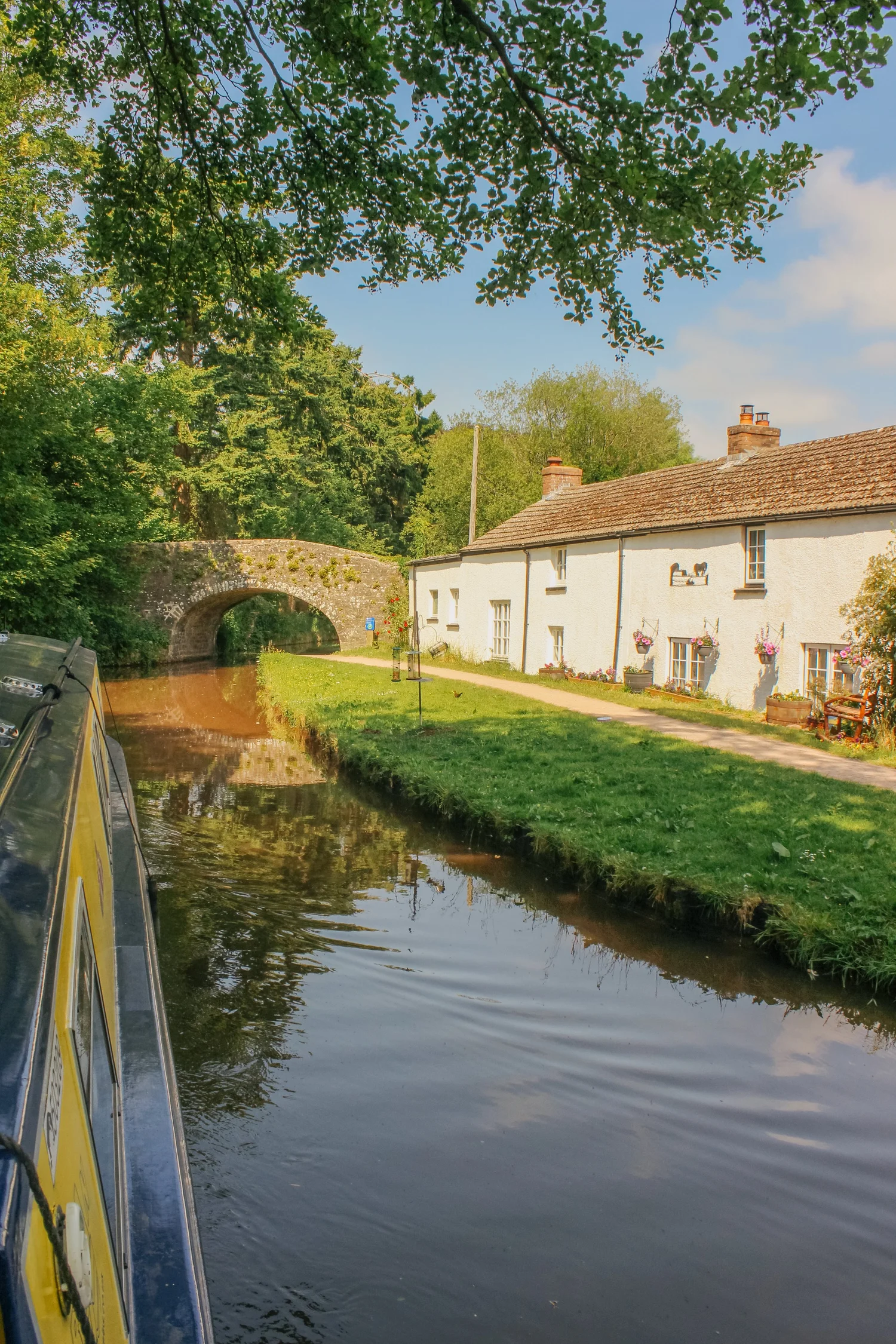 EMBRACING SLOW TRAVEL - A CANAL BOAT ADVENTURE WITH ROAD HOUSE ...