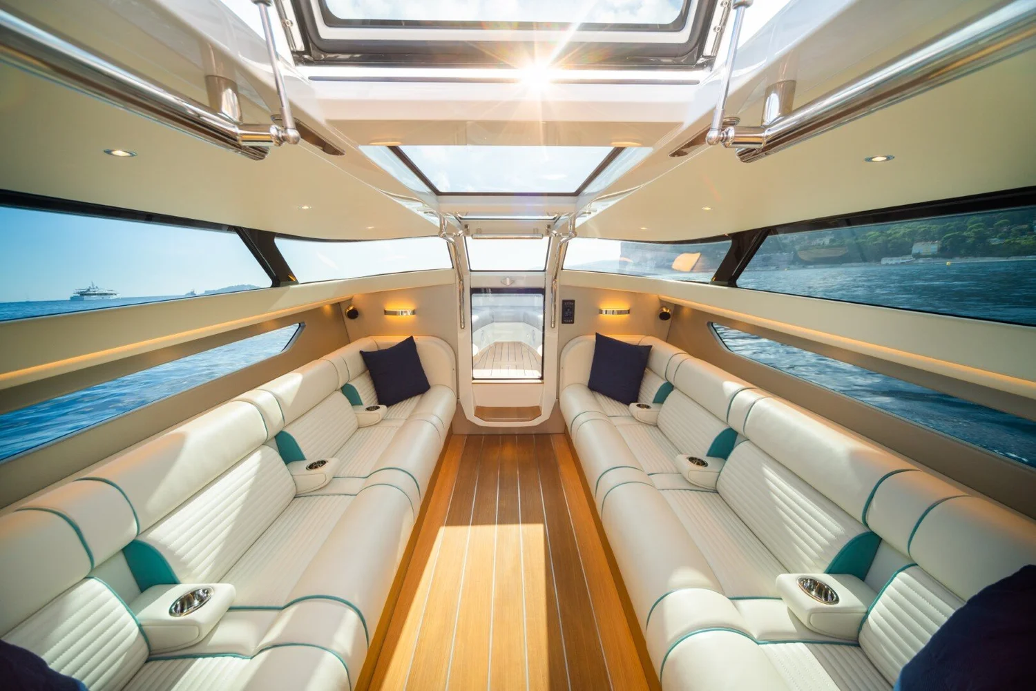 Signature Limousine | 9.4m - 10.2m — Pascoe International