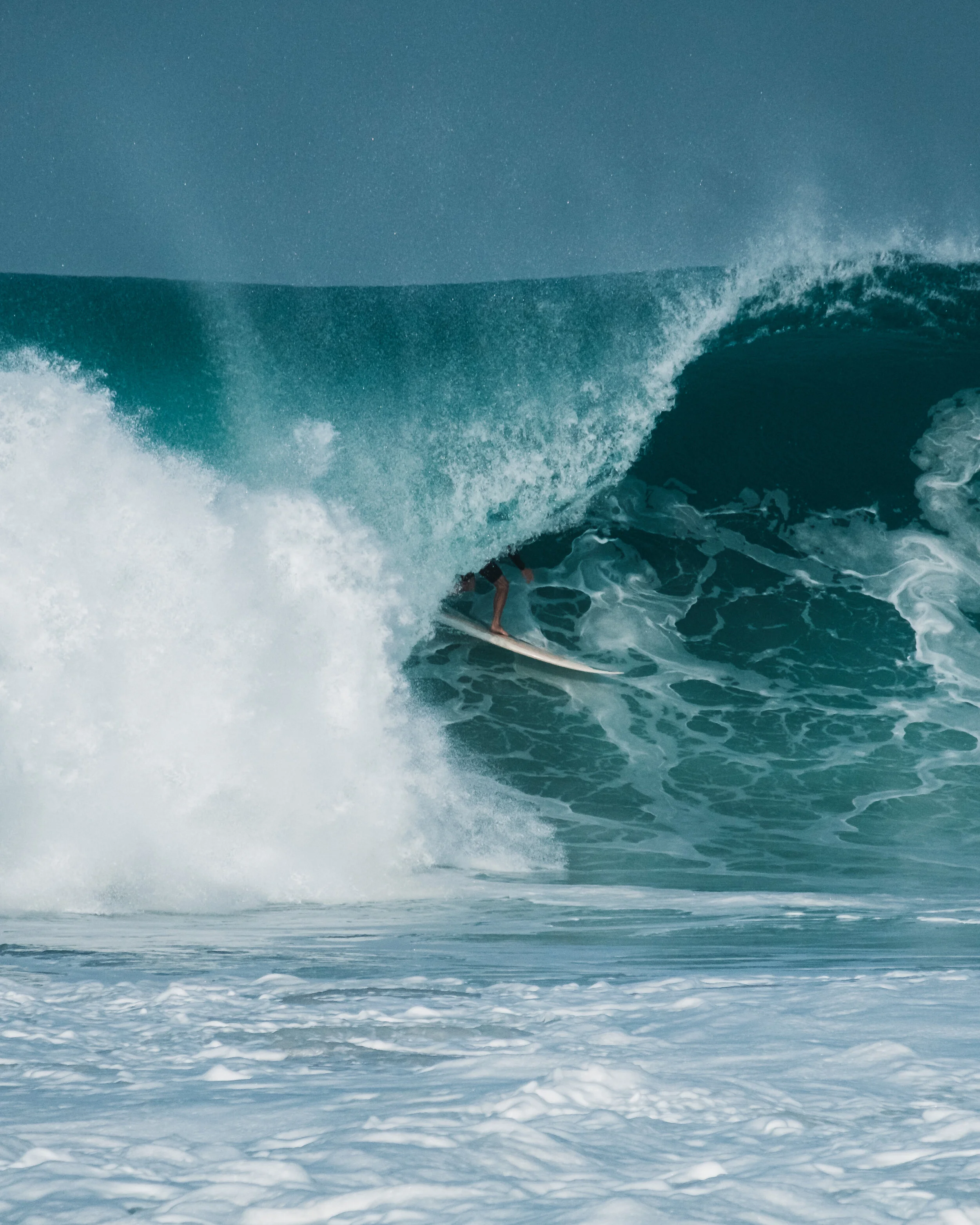 Zicatela Surfing — Jesse Echevarría