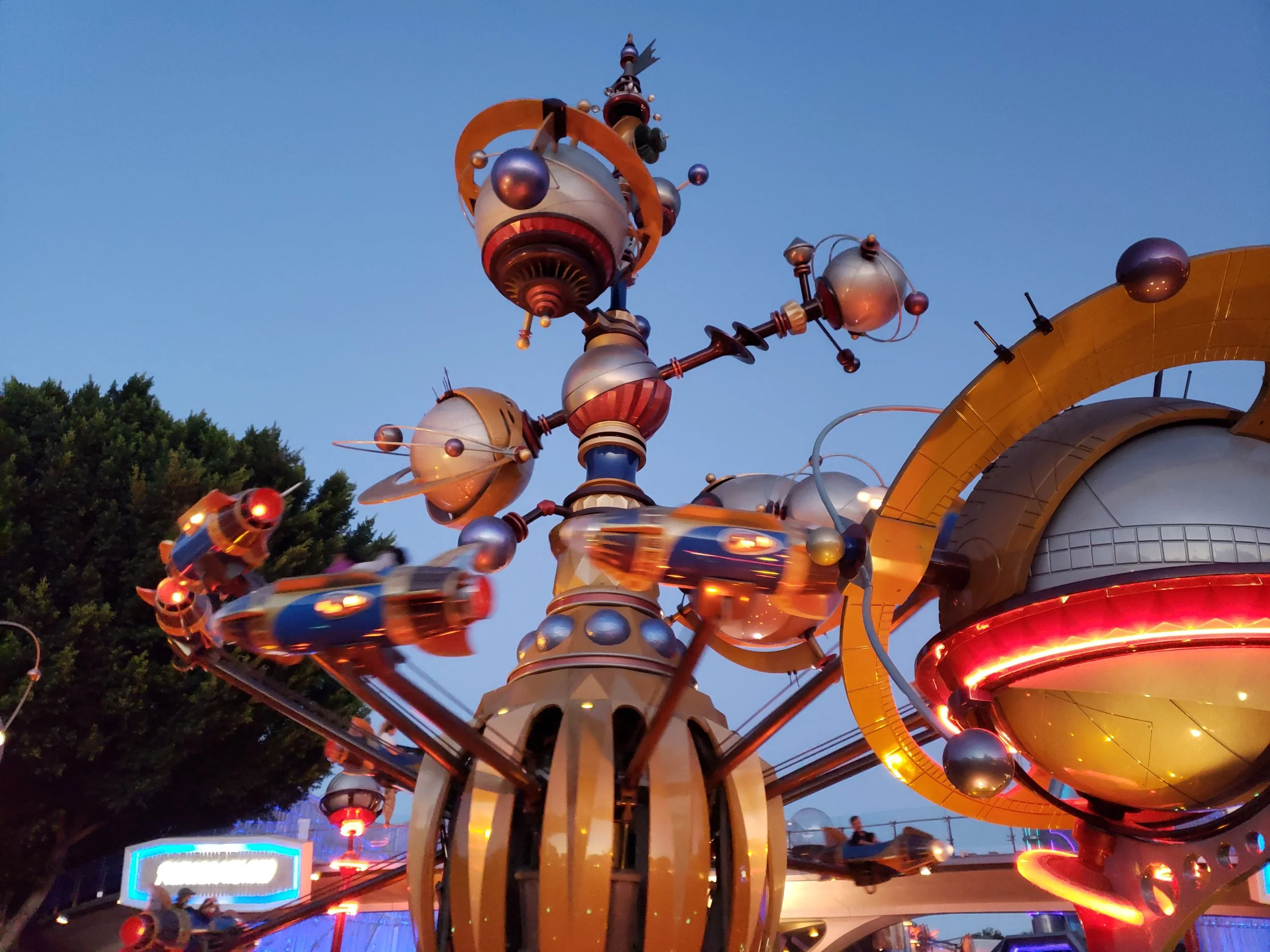 How We Averaged 13 Rides a Day at Disneyland — Sydney Yaeko