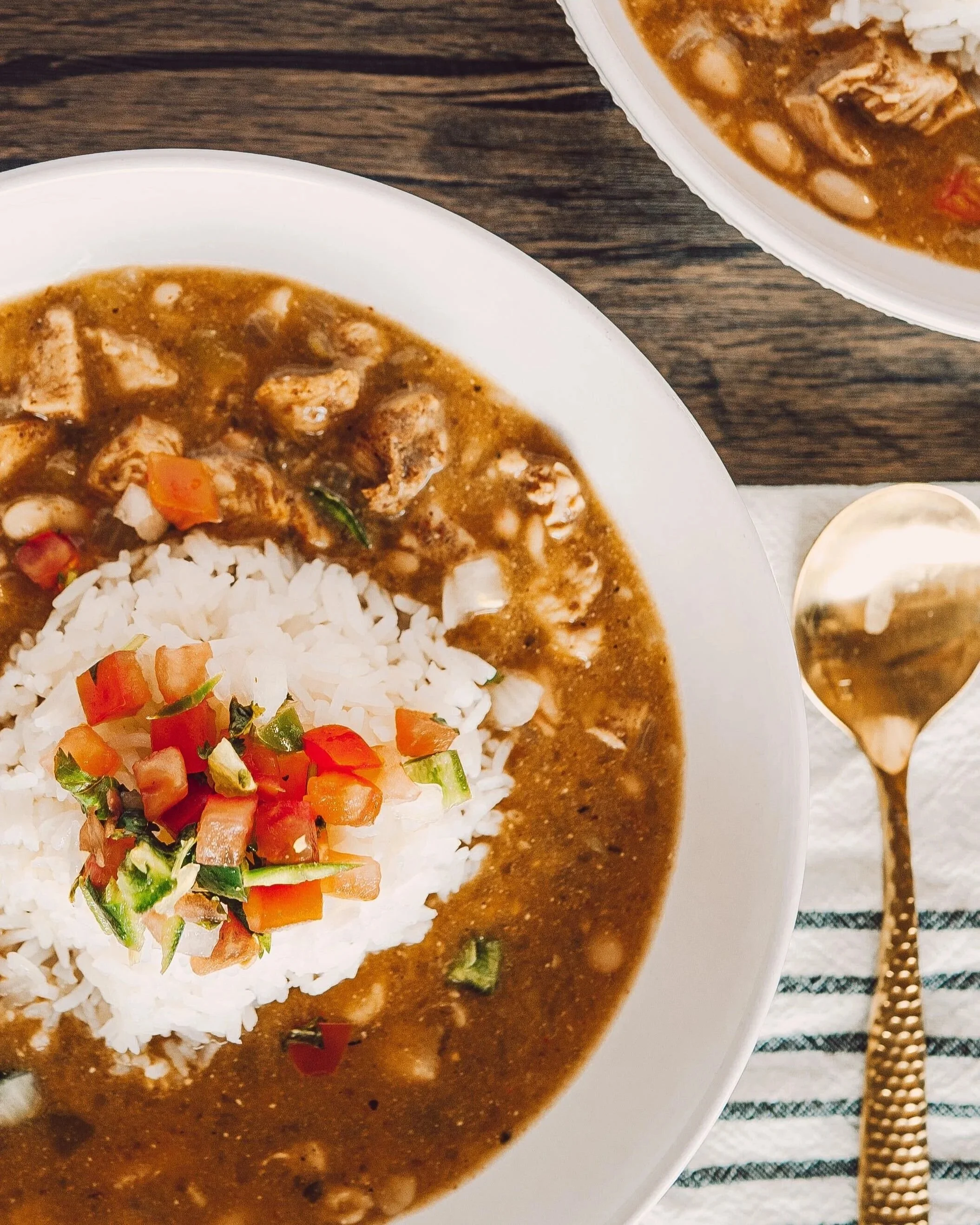Copycat Cheesecake Factory White Chicken Chili — Black Iron Nutrition ...