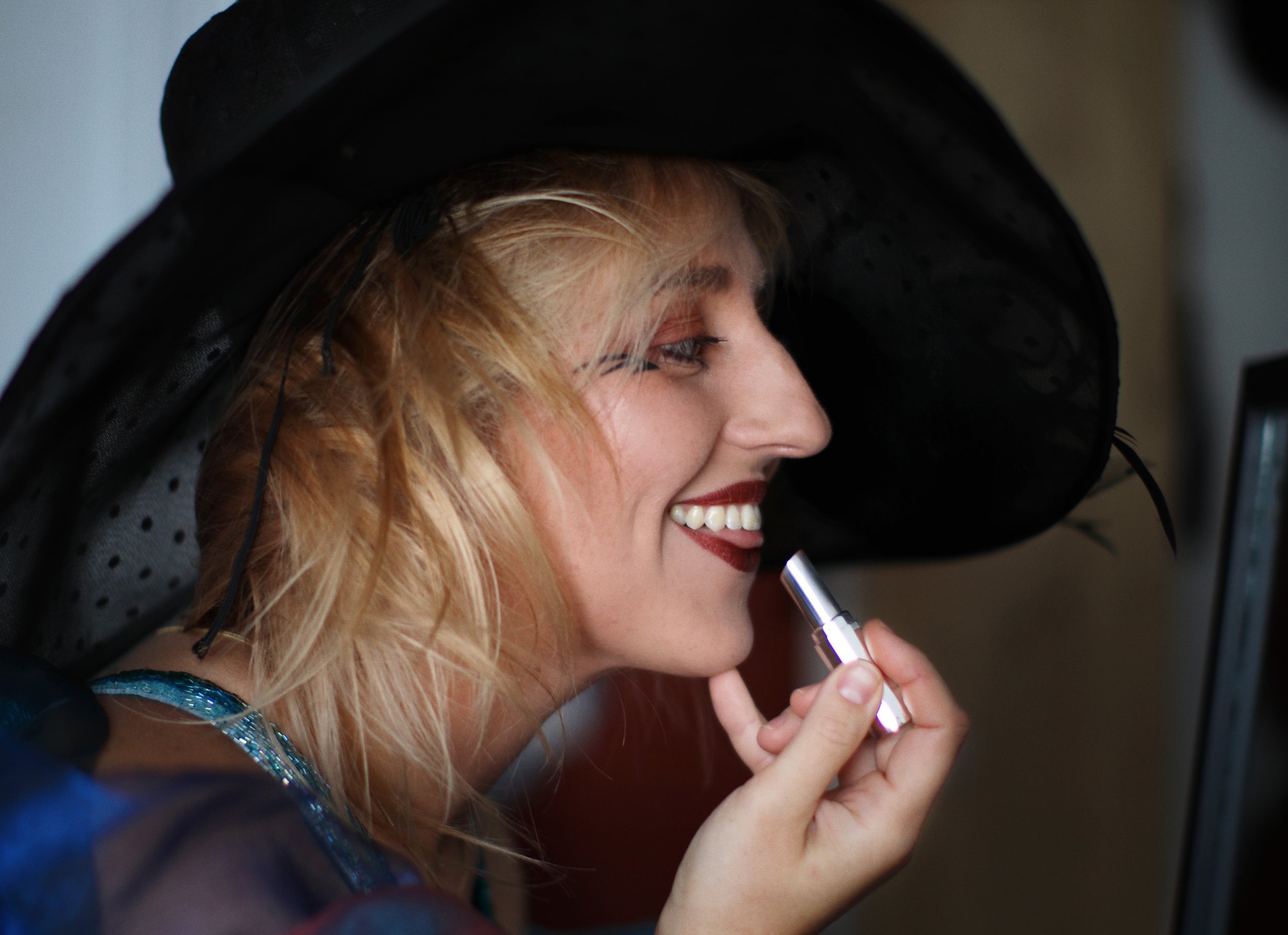 Singer, Composer, Performer, Vocal Coach, Paris, France — WOW Woman