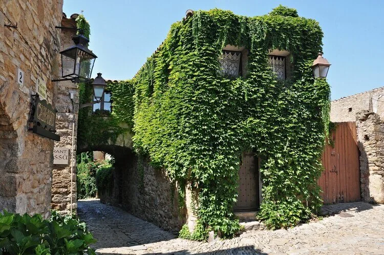 Catalonia Interactive Maps. — Dots on Maps.