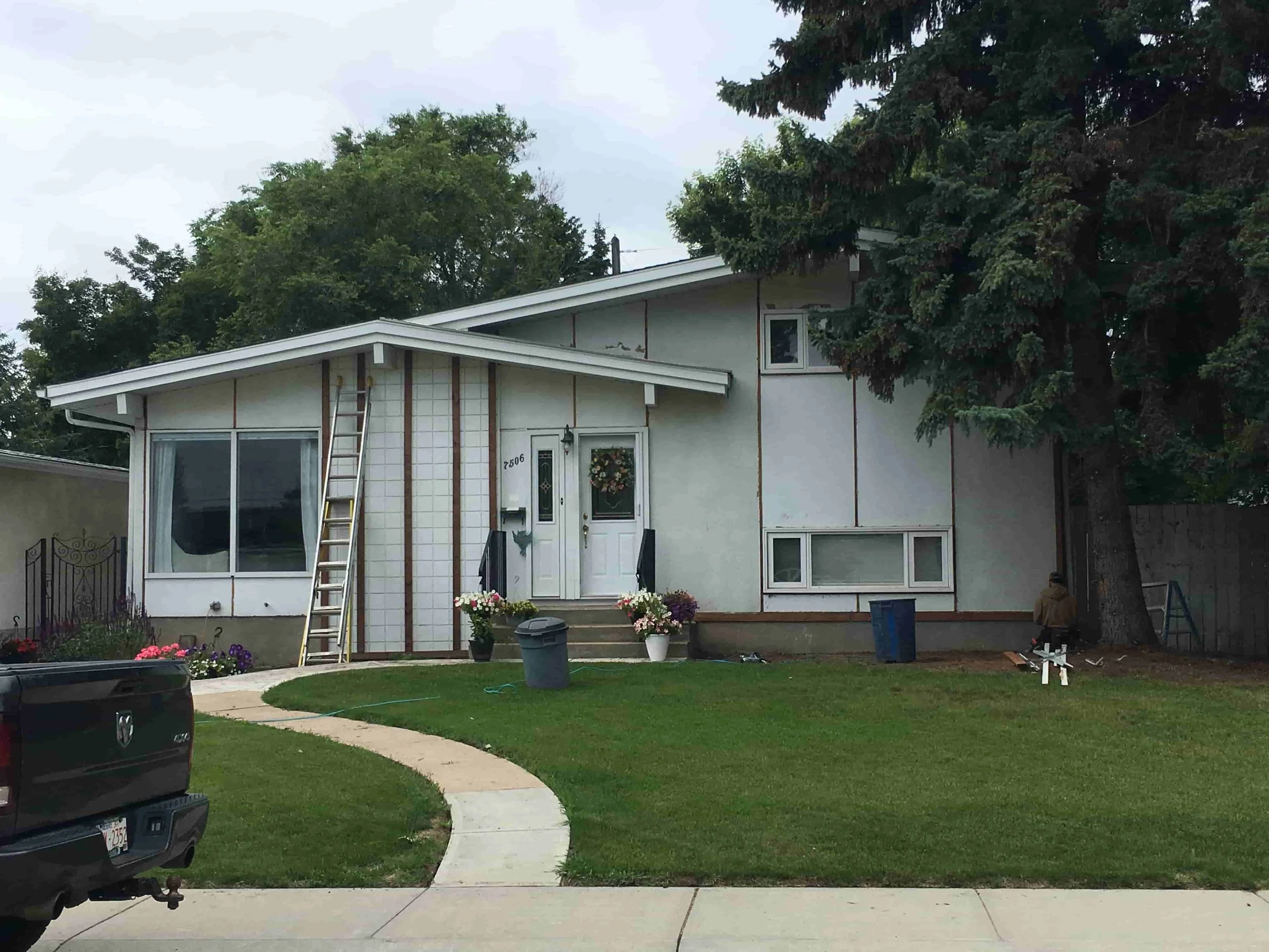 Modern Farmhouse Siding — Blue Jay Exterior Renovations