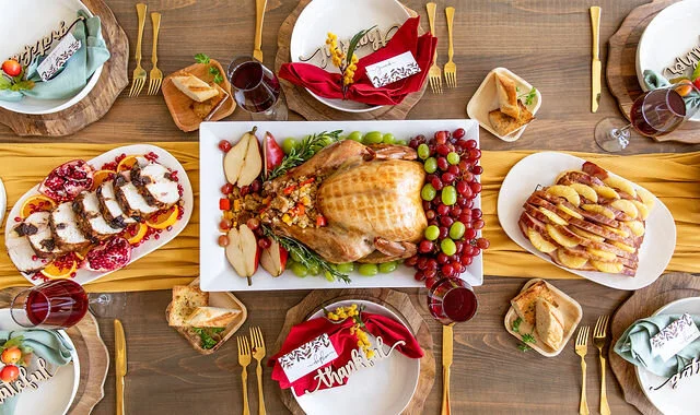Warm and Inviting Cranberry Thanksgiving — Mint Events | Event Planning ...