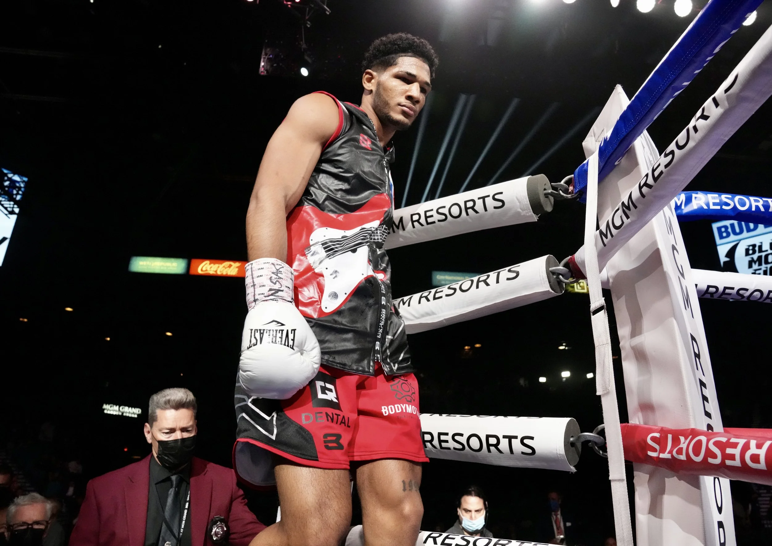 PHOTOS: Elvis Rodriguez vs Juan Pablo Romero — Crown Boxing