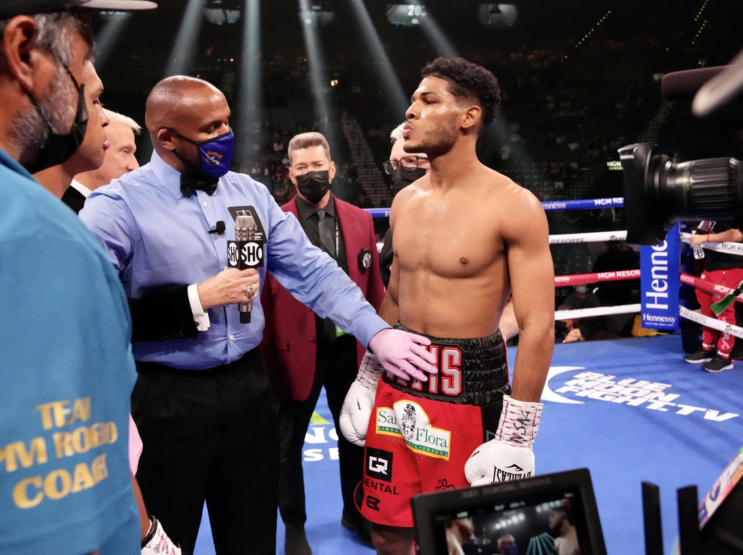 PHOTOS: Elvis Rodriguez vs Juan Pablo Romero — Crown Boxing