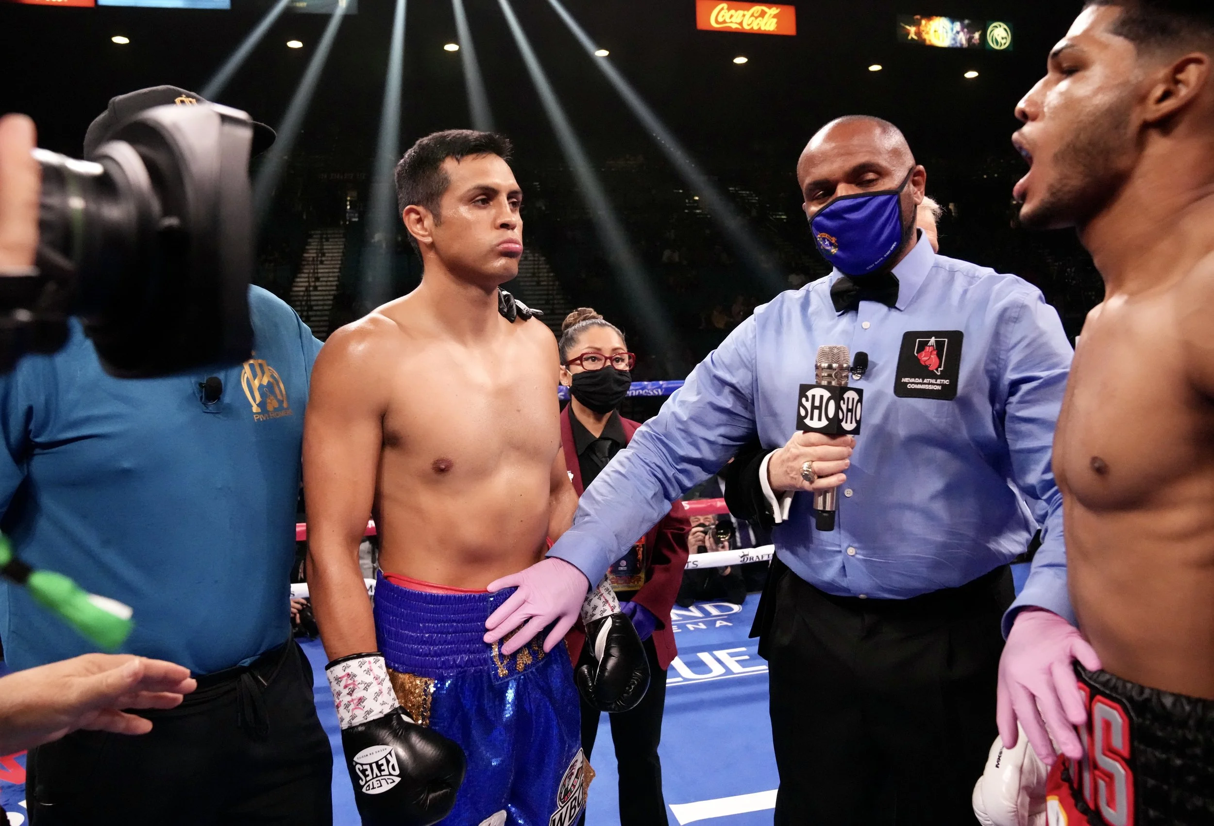 PHOTOS: Elvis Rodriguez vs Juan Pablo Romero — Crown Boxing