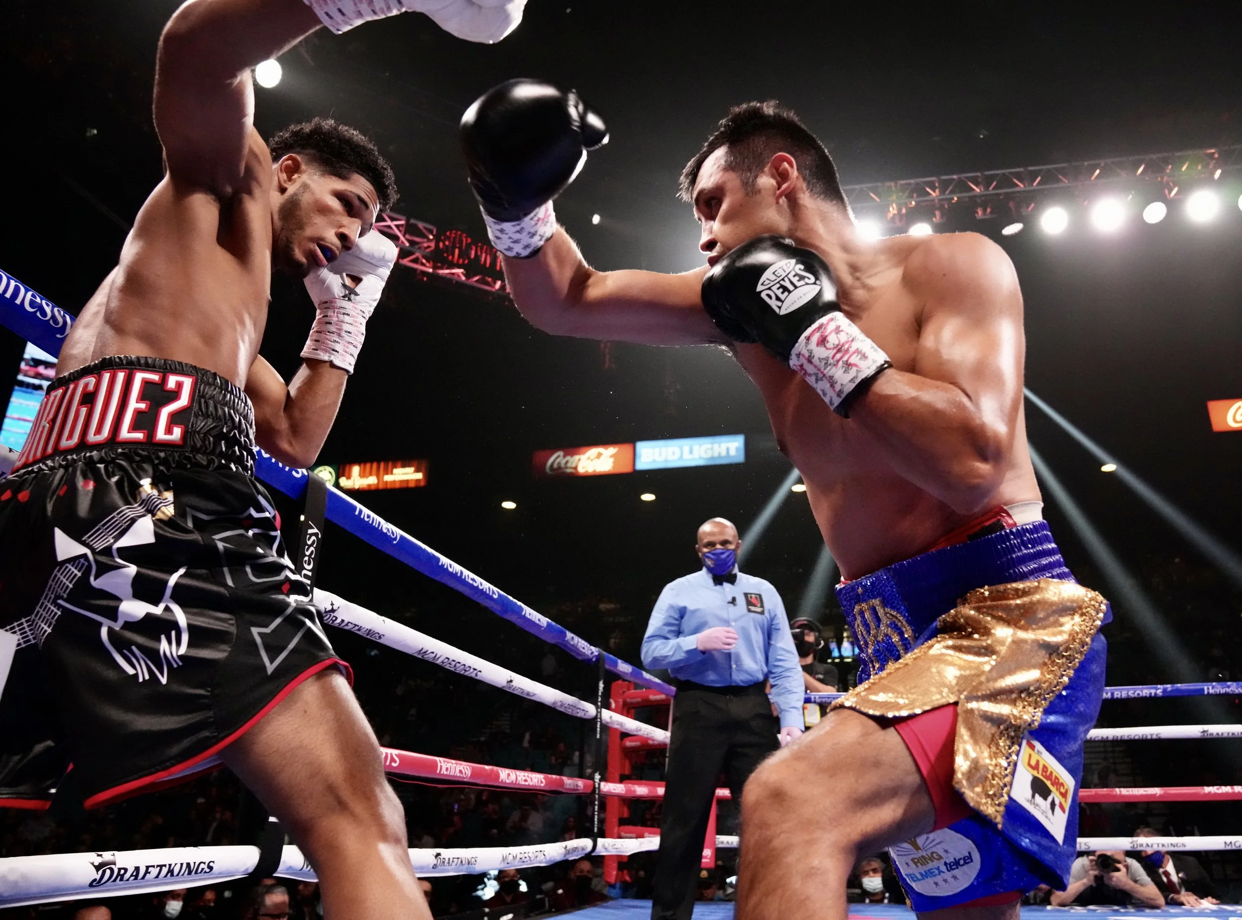 PHOTOS: Elvis Rodriguez vs Juan Pablo Romero — Crown Boxing