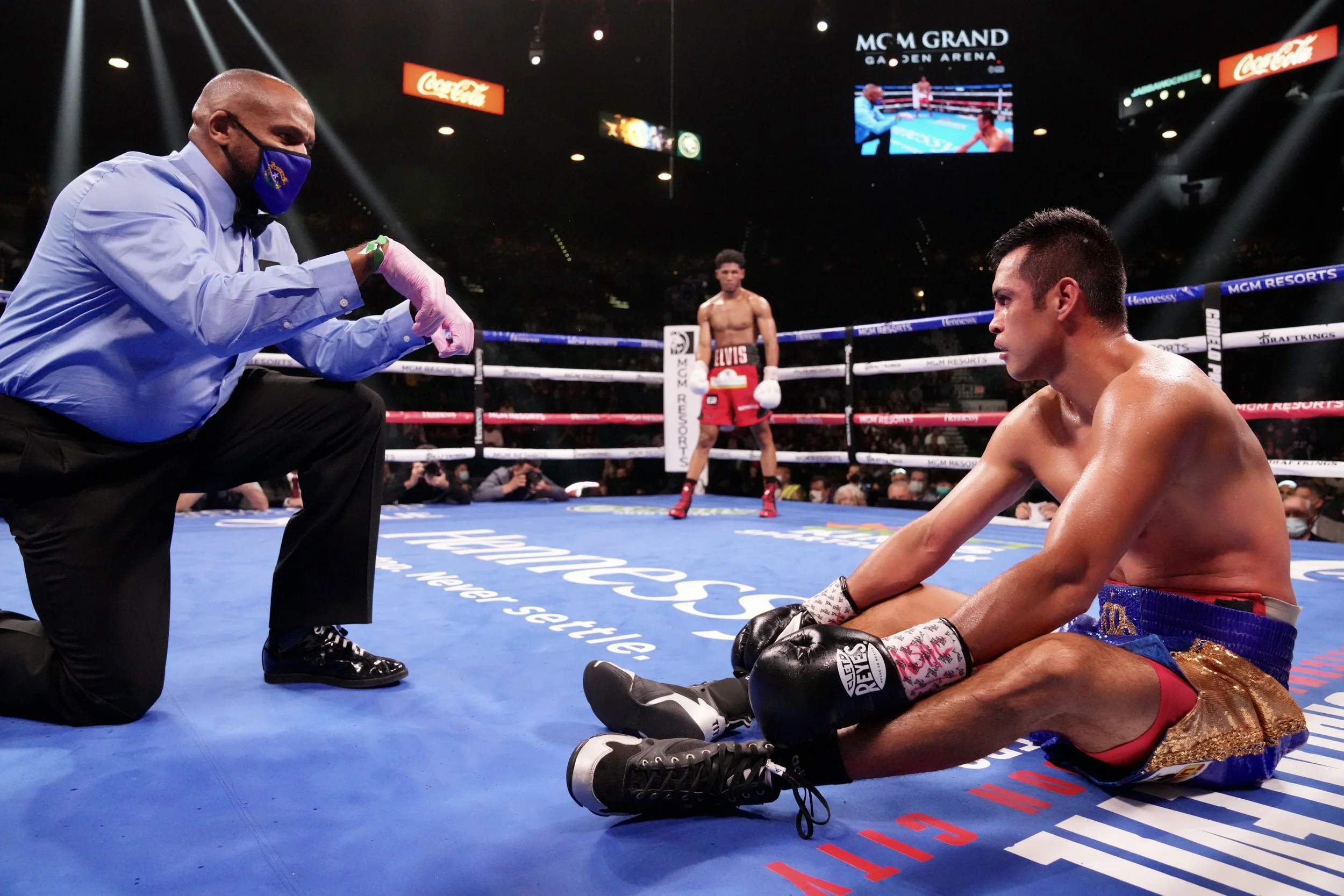 PHOTOS: Elvis Rodriguez vs Juan Pablo Romero — Crown Boxing