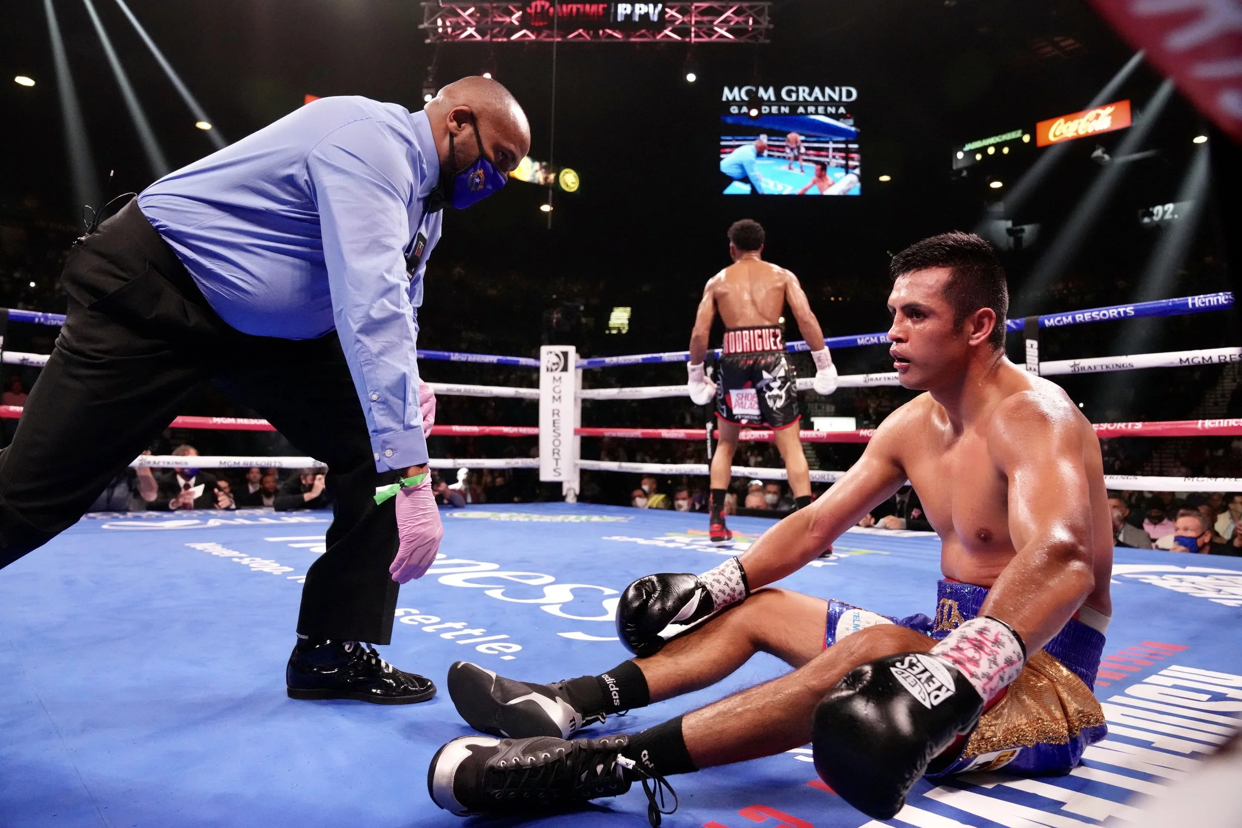 PHOTOS: Elvis Rodriguez vs Juan Pablo Romero — Crown Boxing