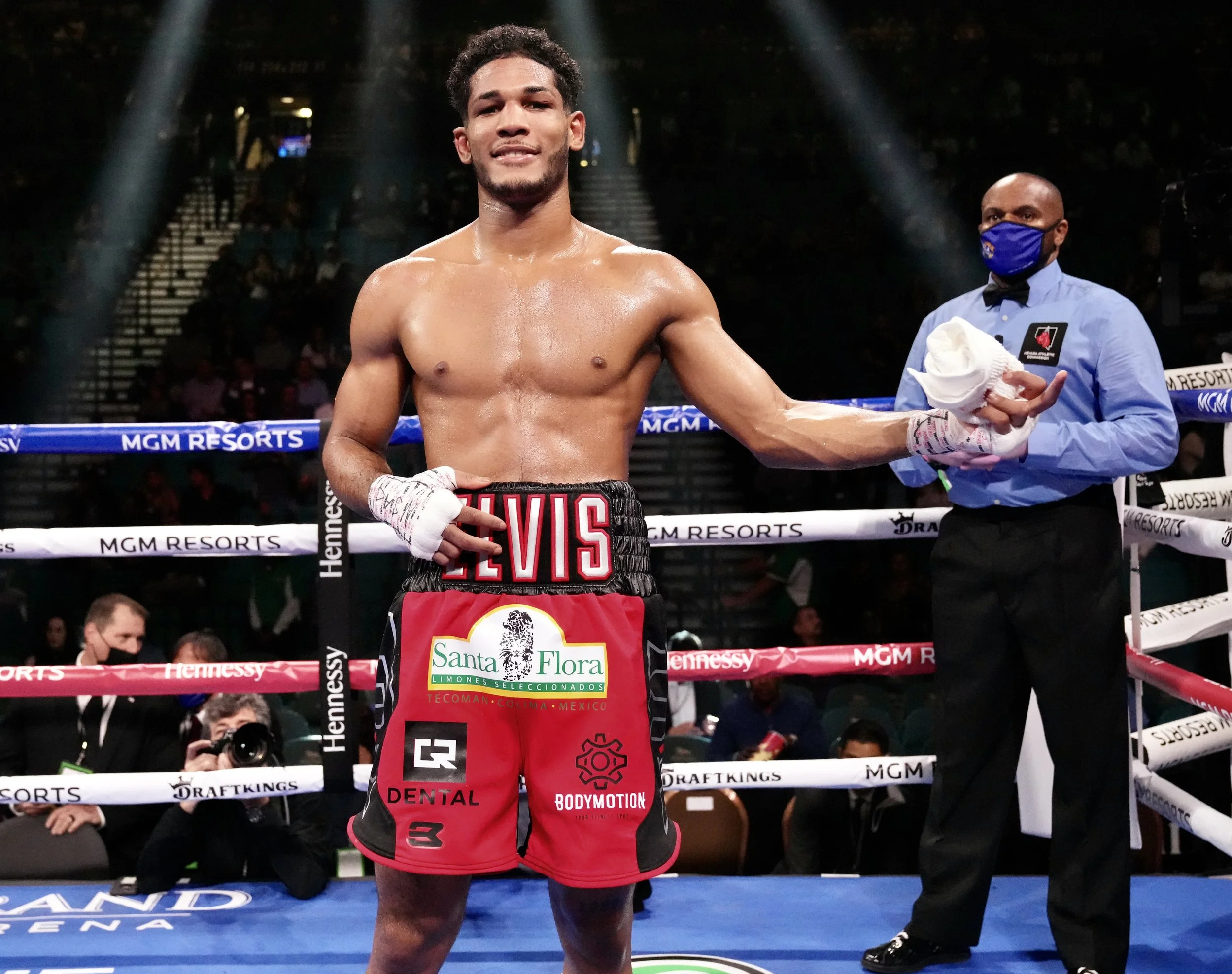 PHOTOS: Elvis Rodriguez vs Juan Pablo Romero — Crown Boxing