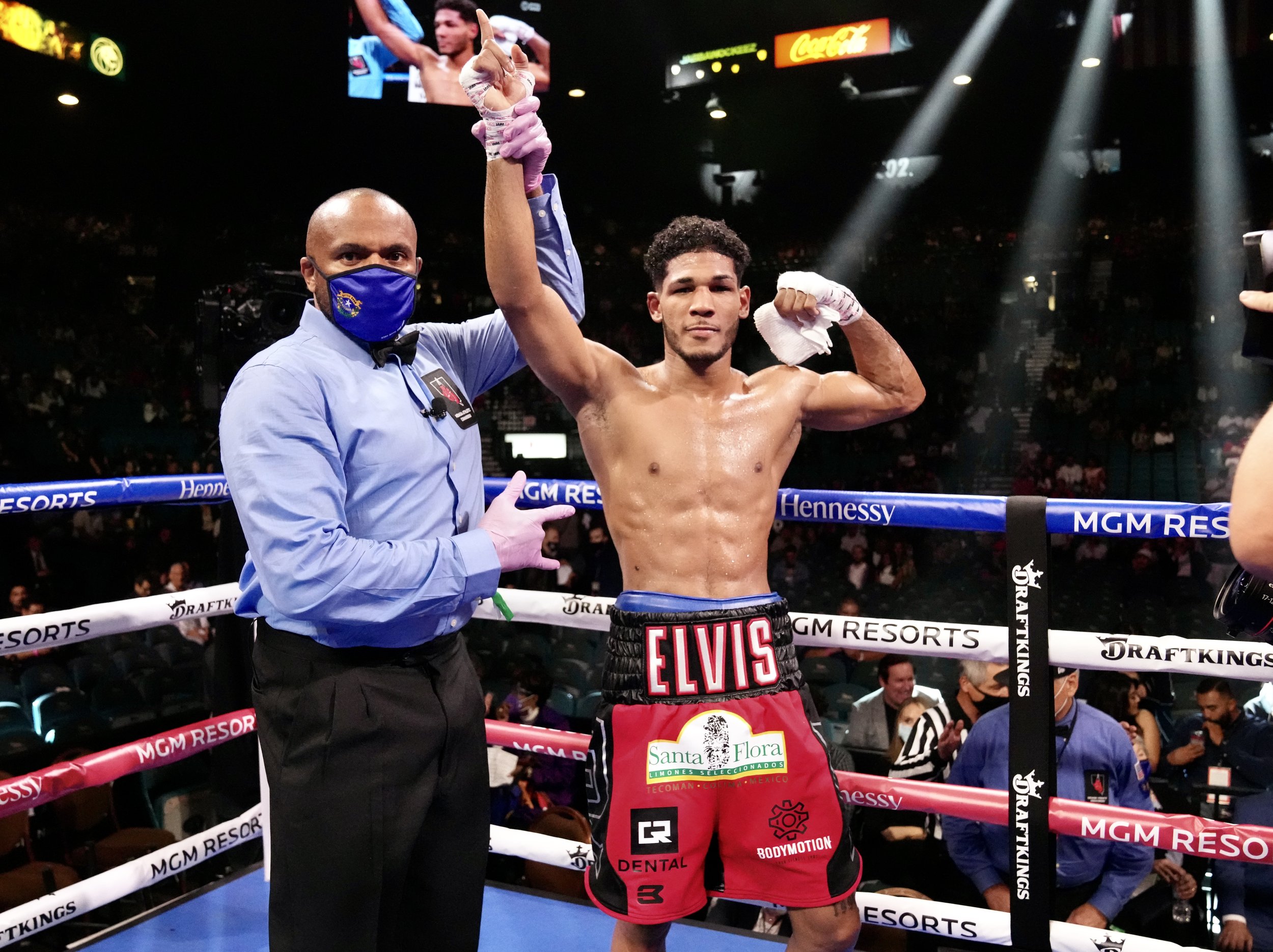 PHOTOS: Elvis Rodriguez vs Juan Pablo Romero — Crown Boxing
