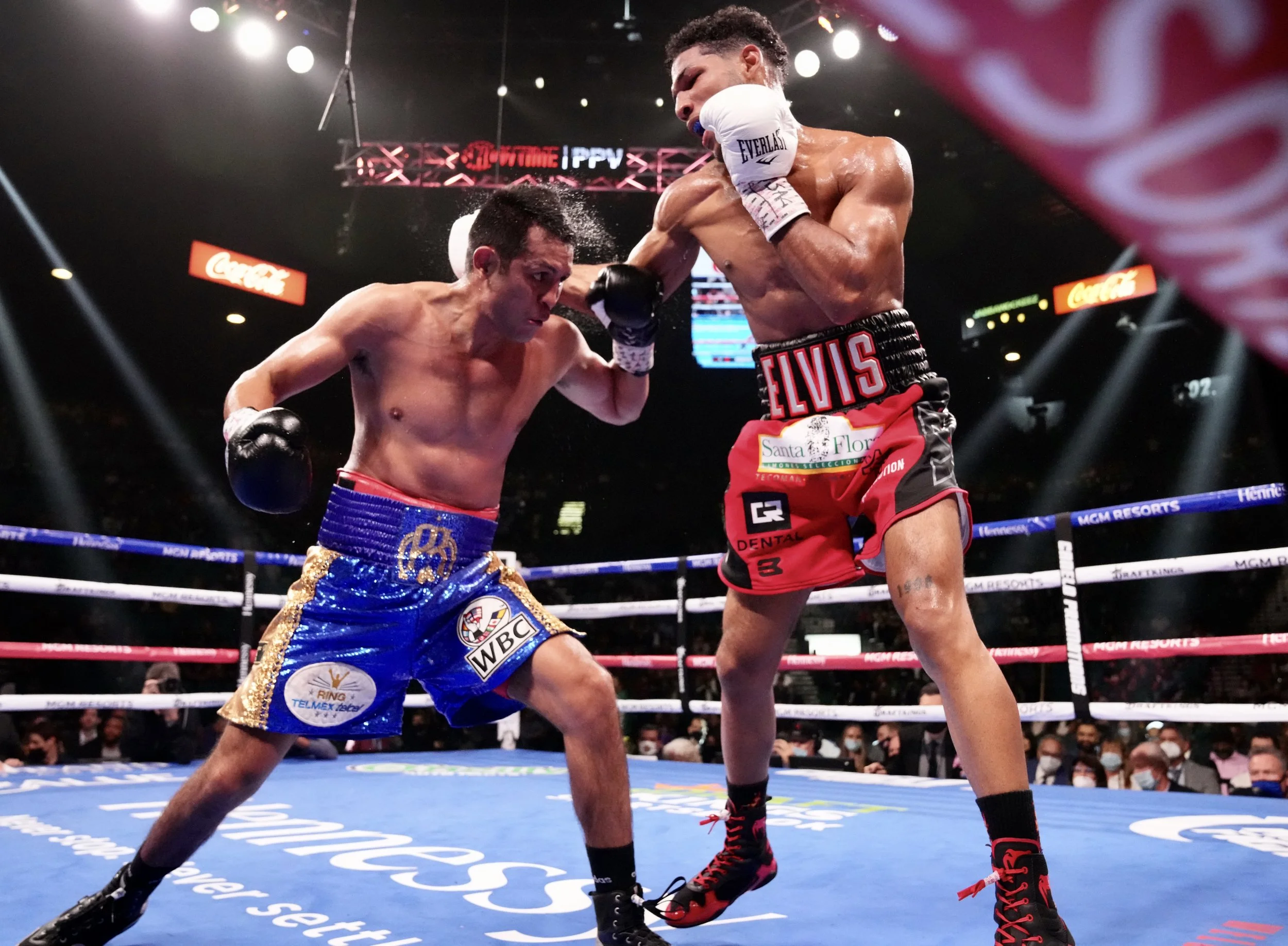 PHOTOS: Elvis Rodriguez vs Juan Pablo Romero — Crown Boxing