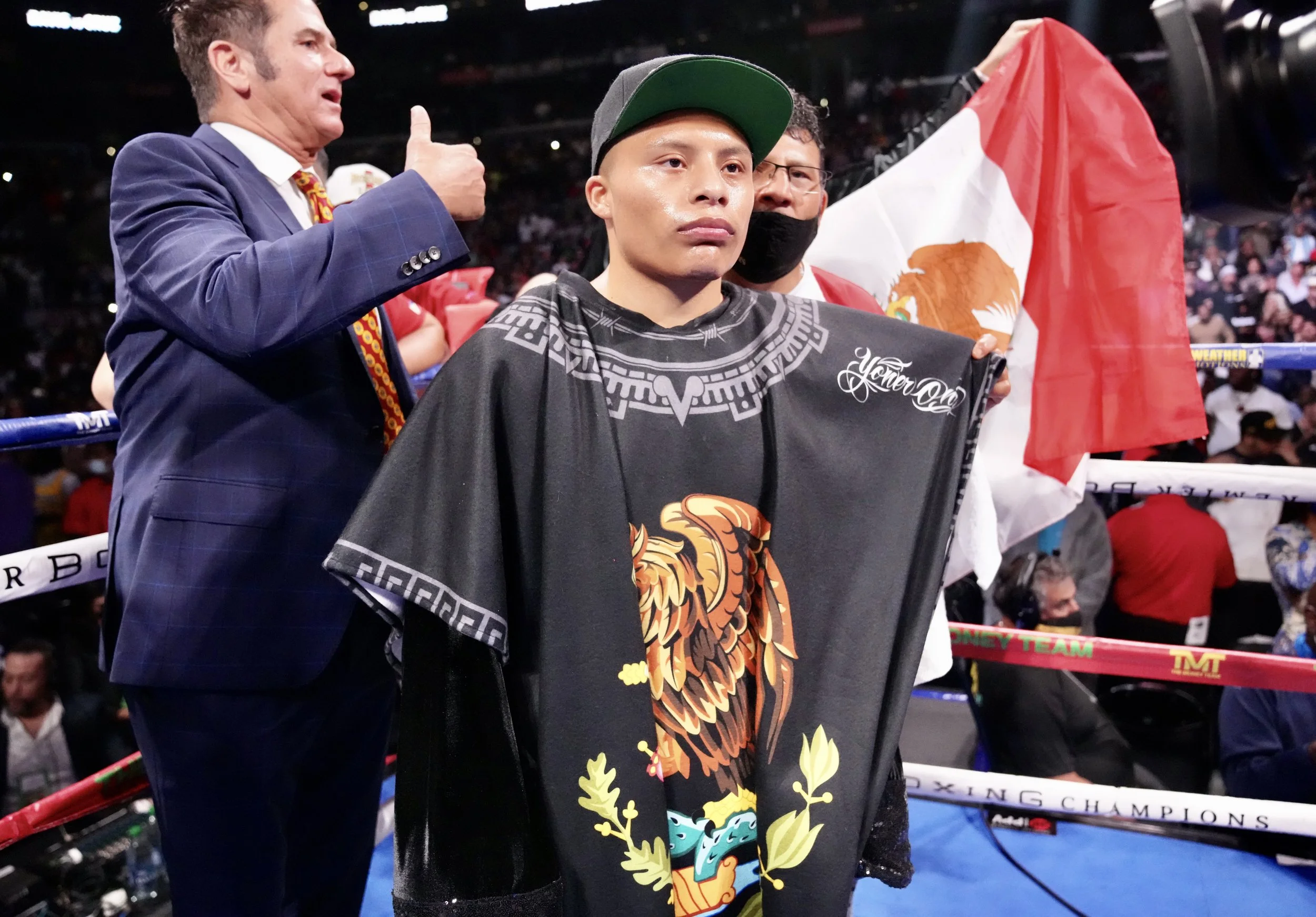 PHOTOS: Gervonta Davis vs Isaac Cruz — Crown Boxing