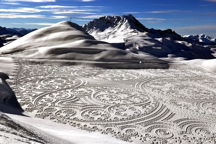 Simon Beck Snow