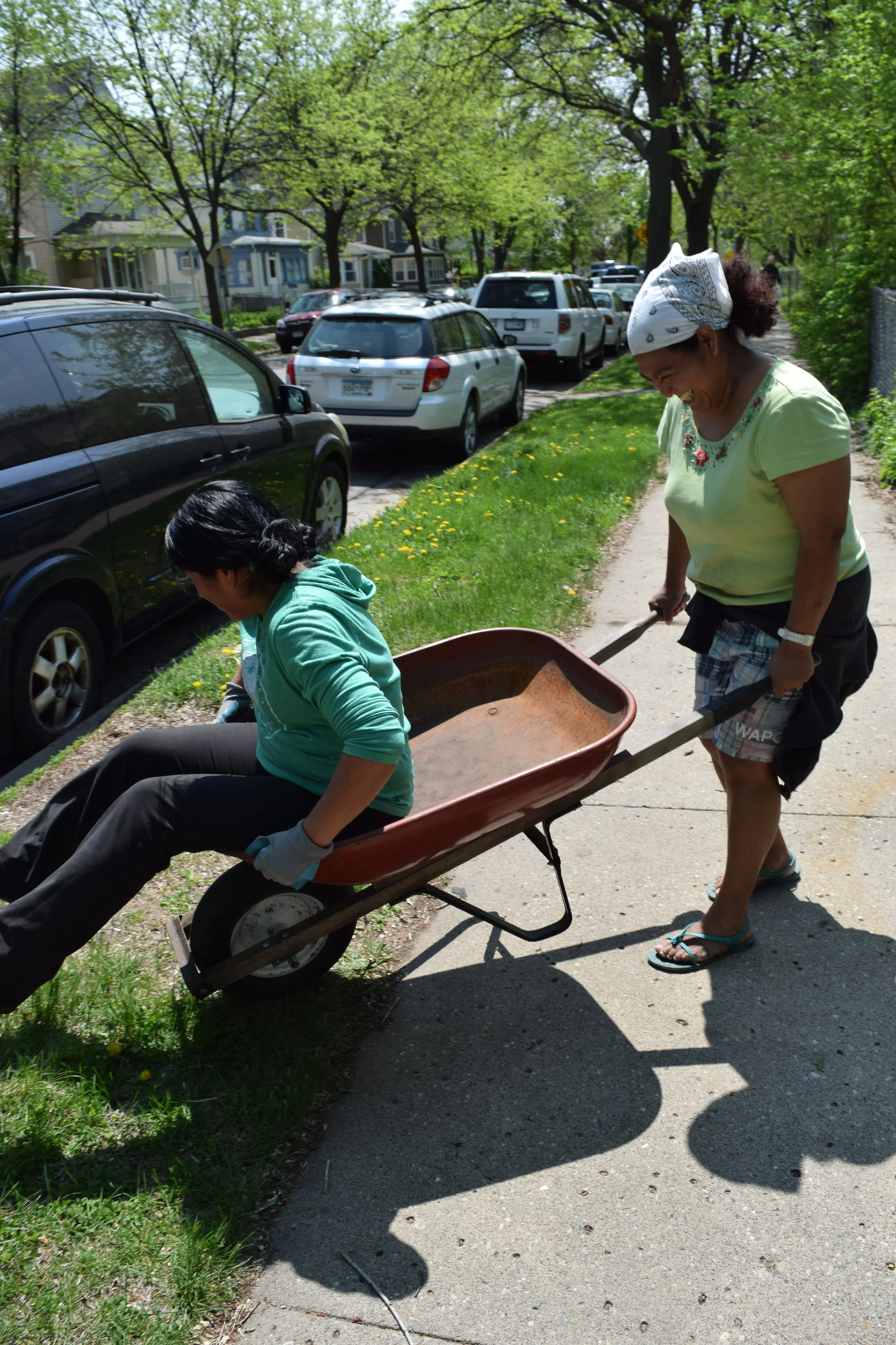 PLANT GROW SHARE Minneapolis — The Central Neighborhood