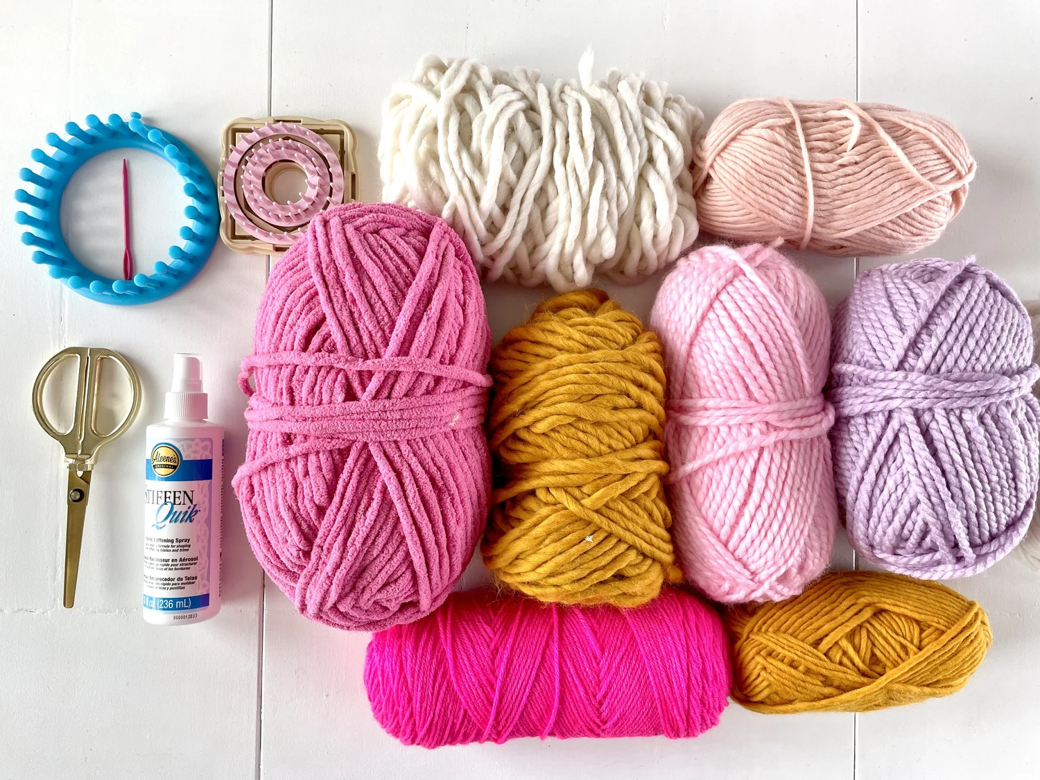 Yarn Flowers with a Flower or Round Loom — Apricot Polkadot